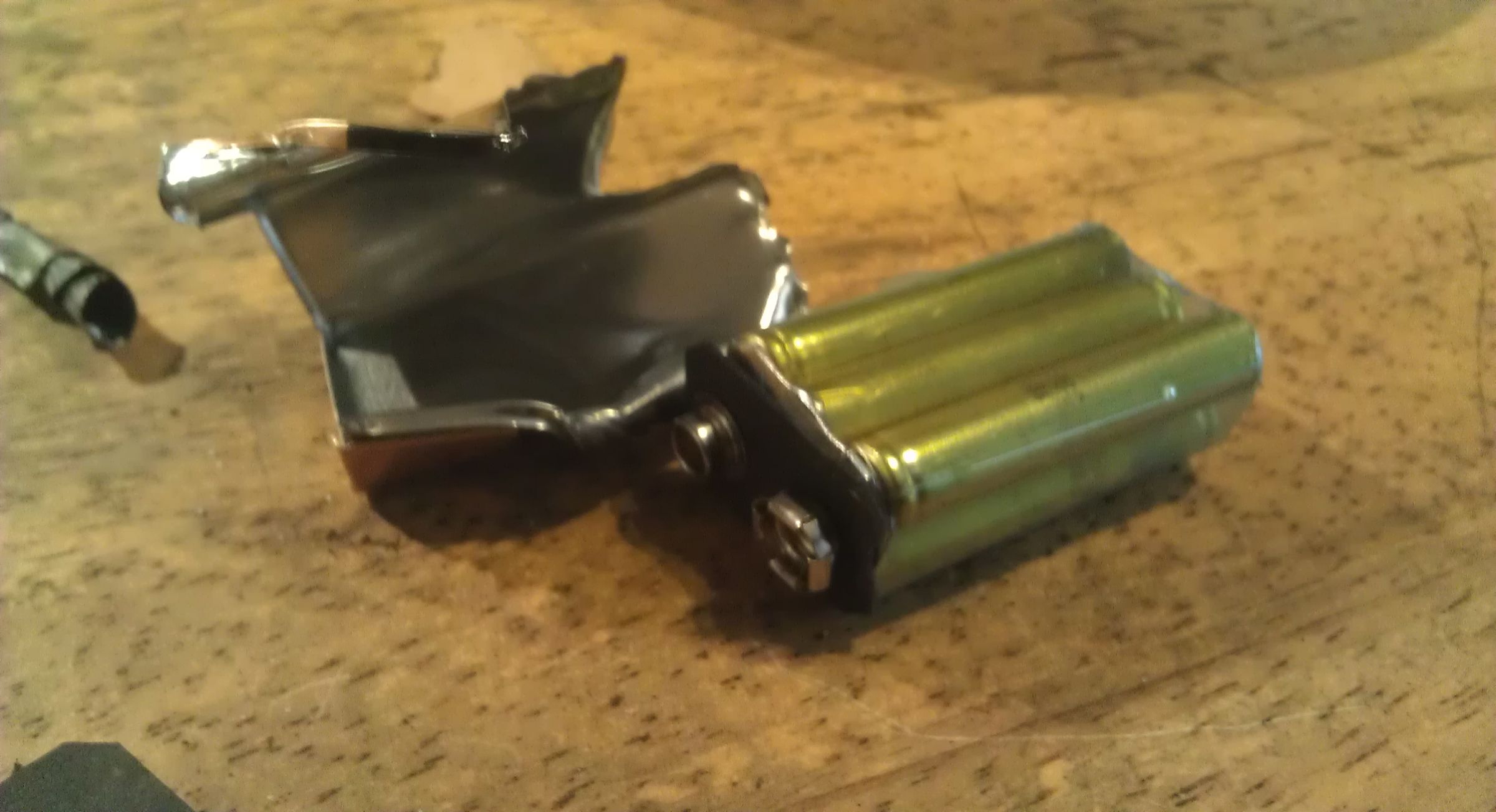 AAAA BATTERIES OUT OF 9V : 5 Steps - Instructables