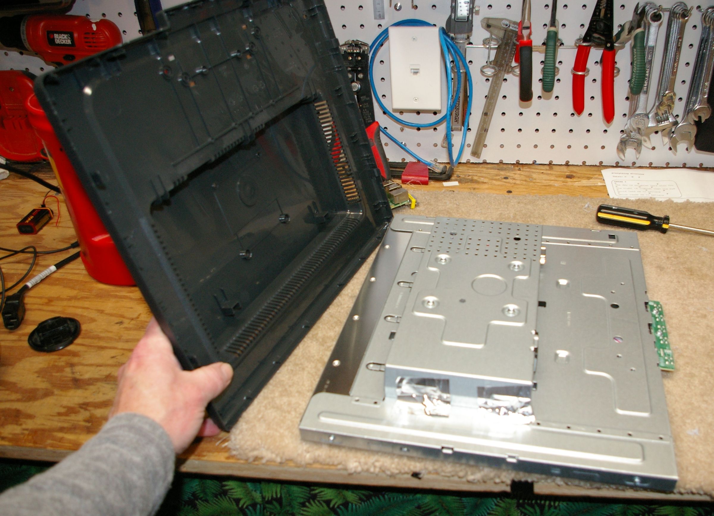 Wireless Raspberry Pi Digital Picture Frame in a Shadow Box : 10 Steps ...