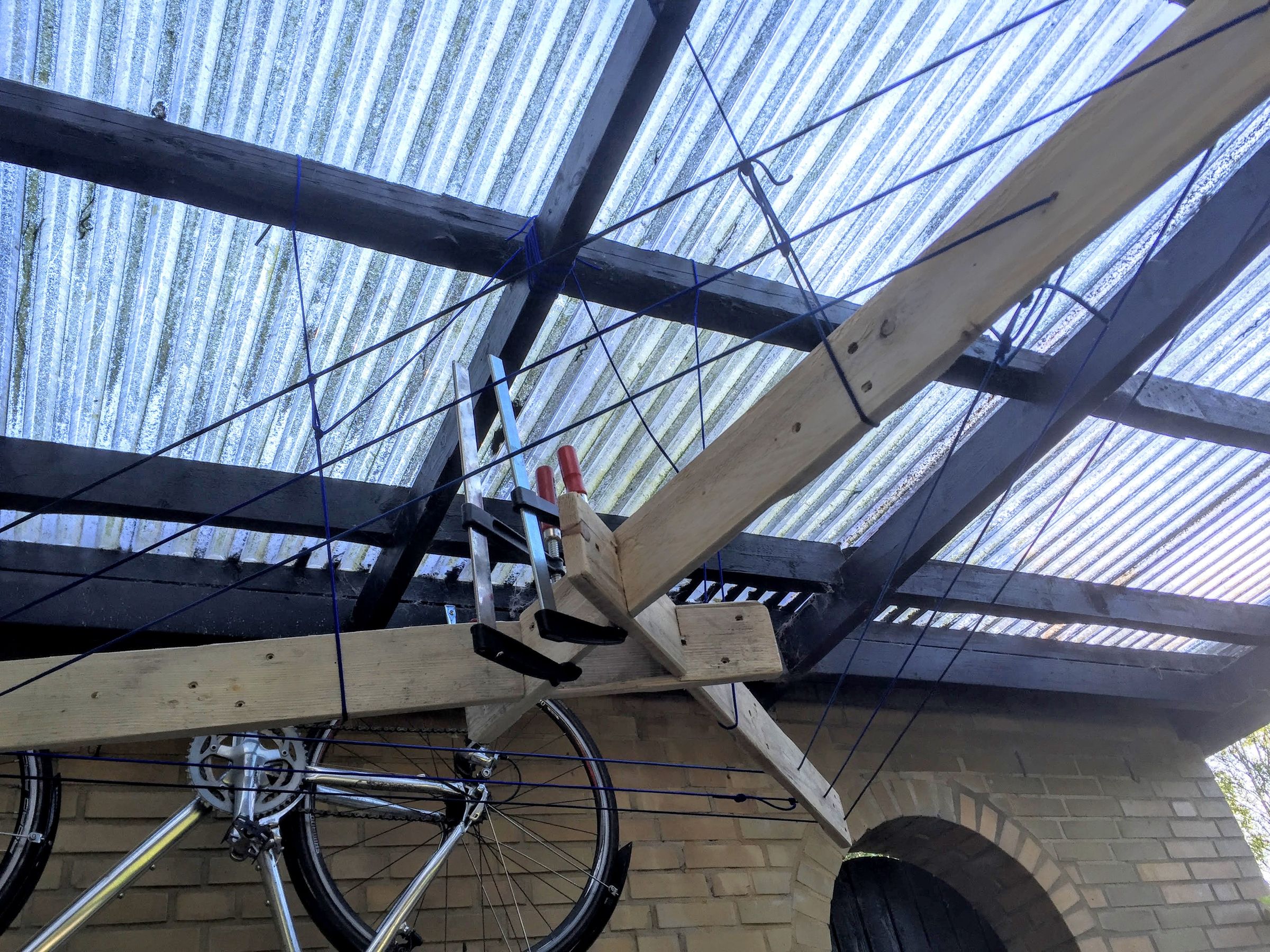 Clothes Drying Rack Out of Pallets and Paracord : 4 Steps (with ...