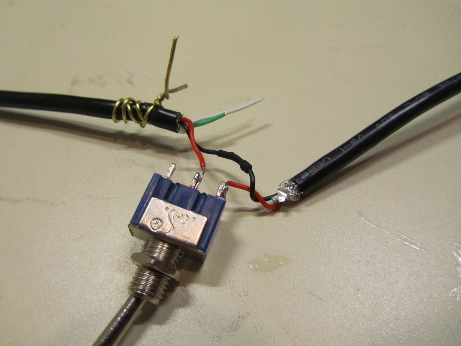 On/Off Switch for a USB-Powered Device : 4 Steps - Instructables