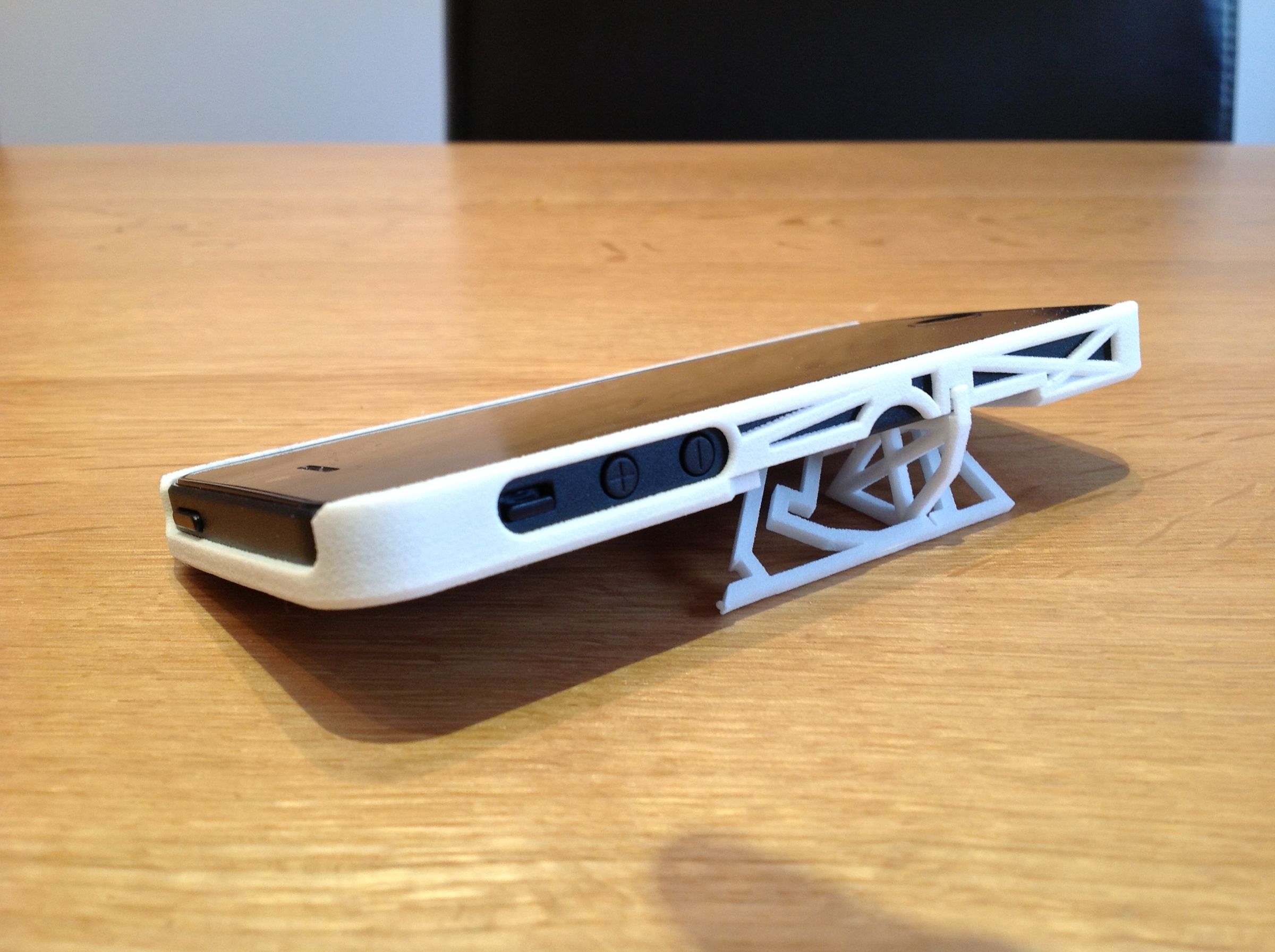 3D Printed Minimalistic IPhone Case With Built in 3 in 1 Kickstands ...