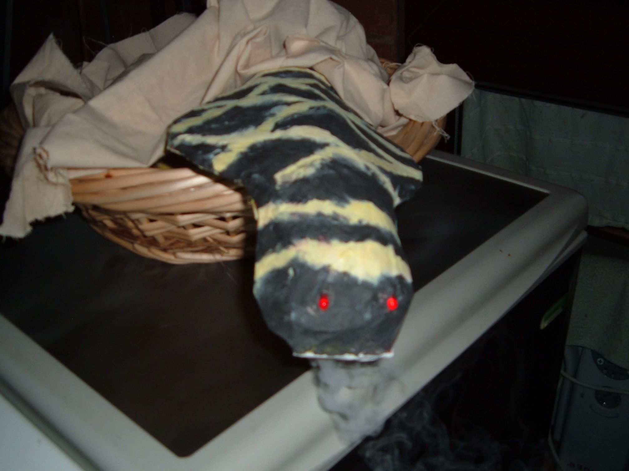 Smoking Snake : 10 Steps - Instructables