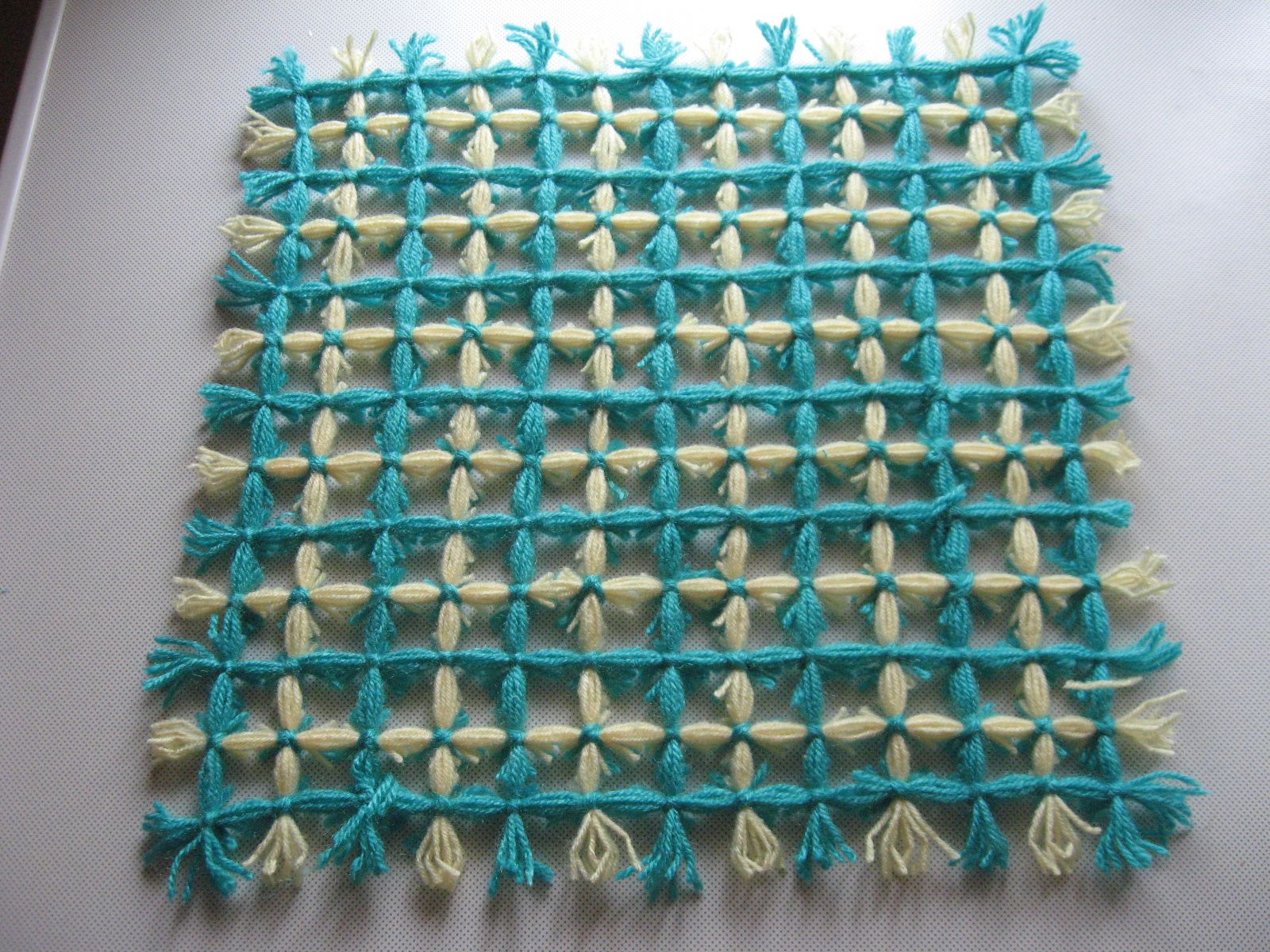 Weaving a Pom Pom Mat : 8 Steps (with Pictures) - Instructables