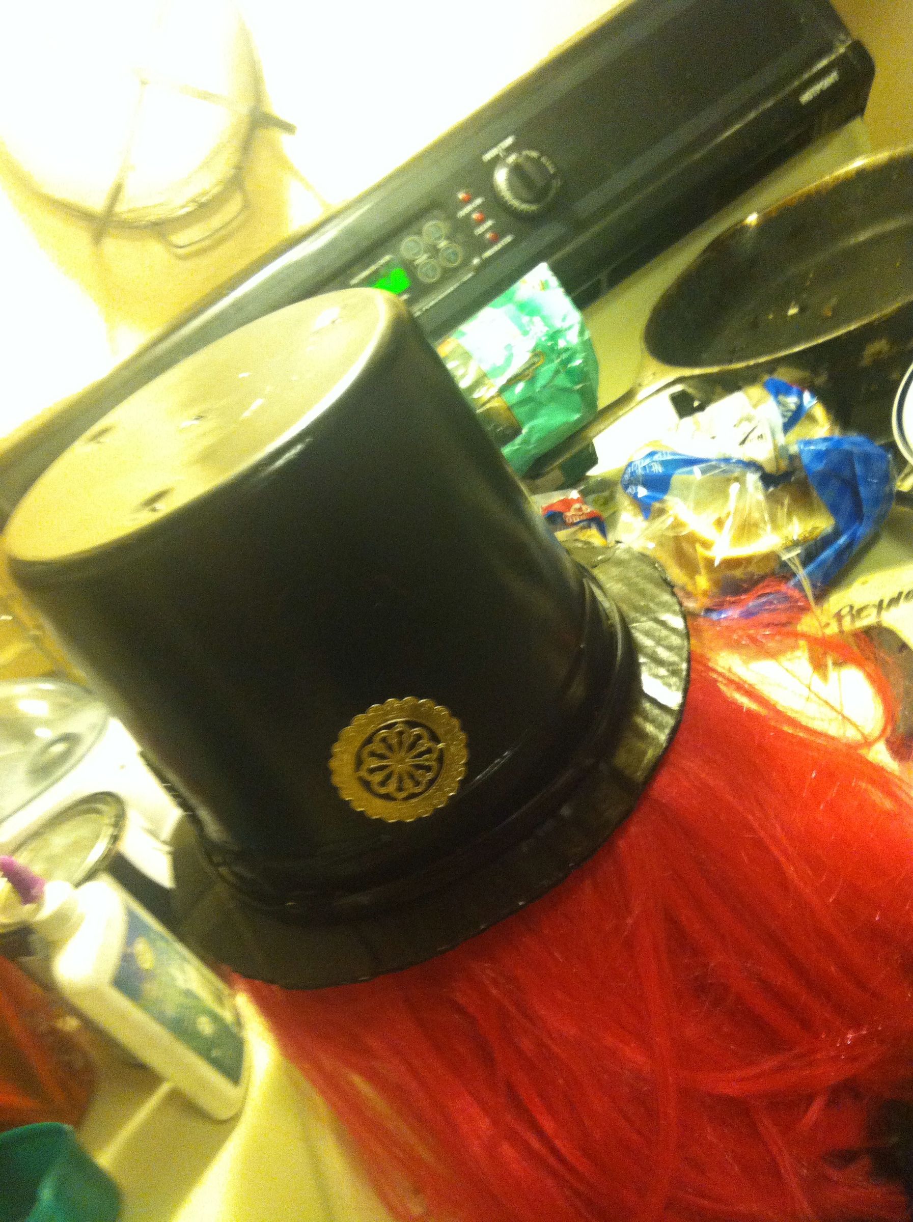 DIY Slash's Top Hat Made From Ice Cream Bucket : 7 Steps - Instructables