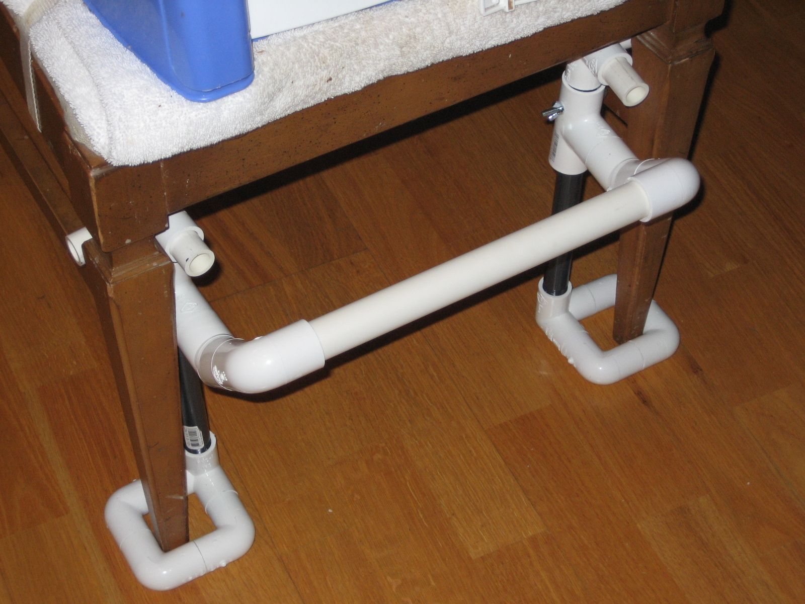 Footrest Helps Kids Sit Comfortably at the Table : 6 Steps (with ...