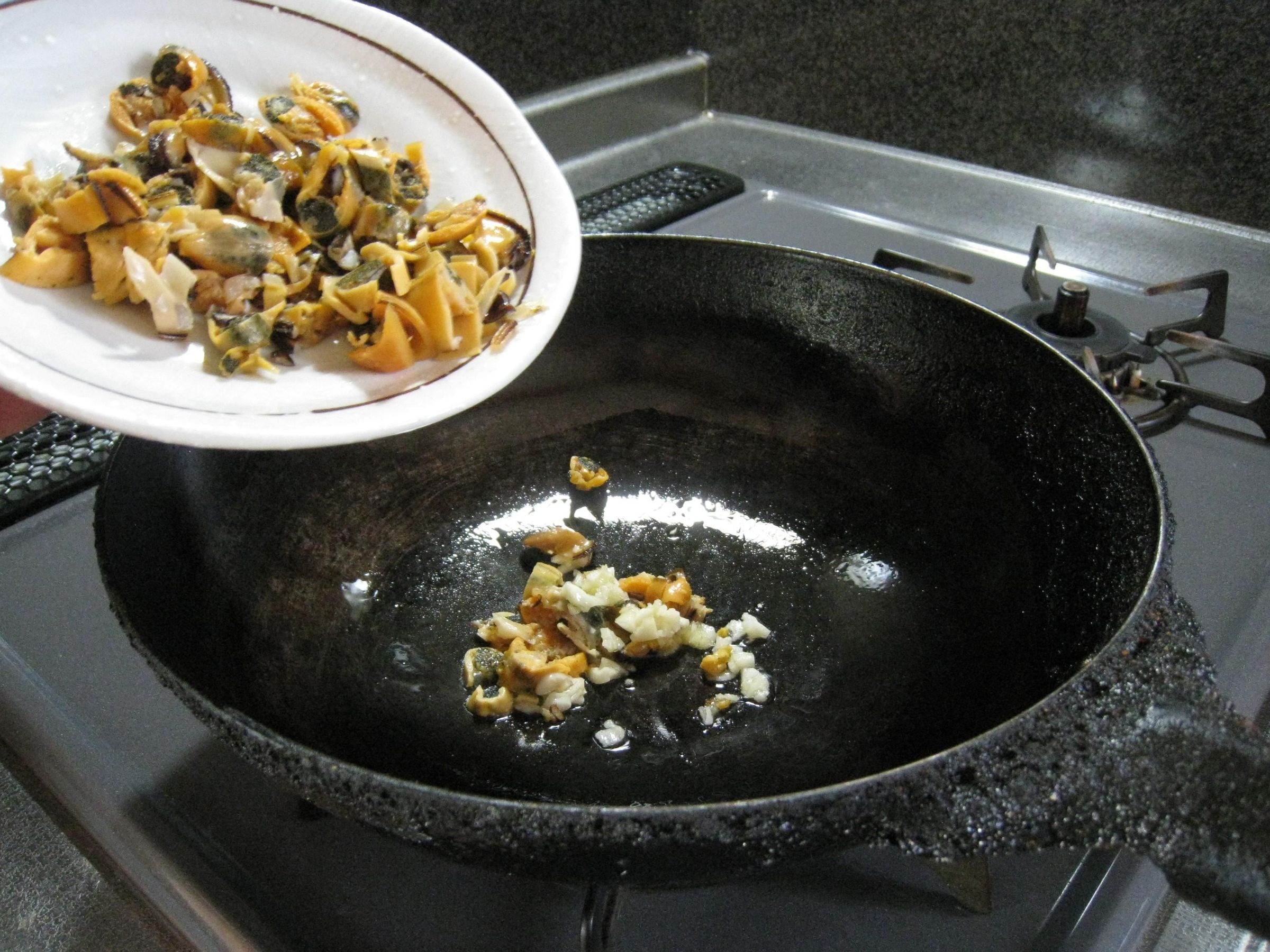 Chinese Soup Spoon Making Out of Mussel : 6 Steps - Instructables