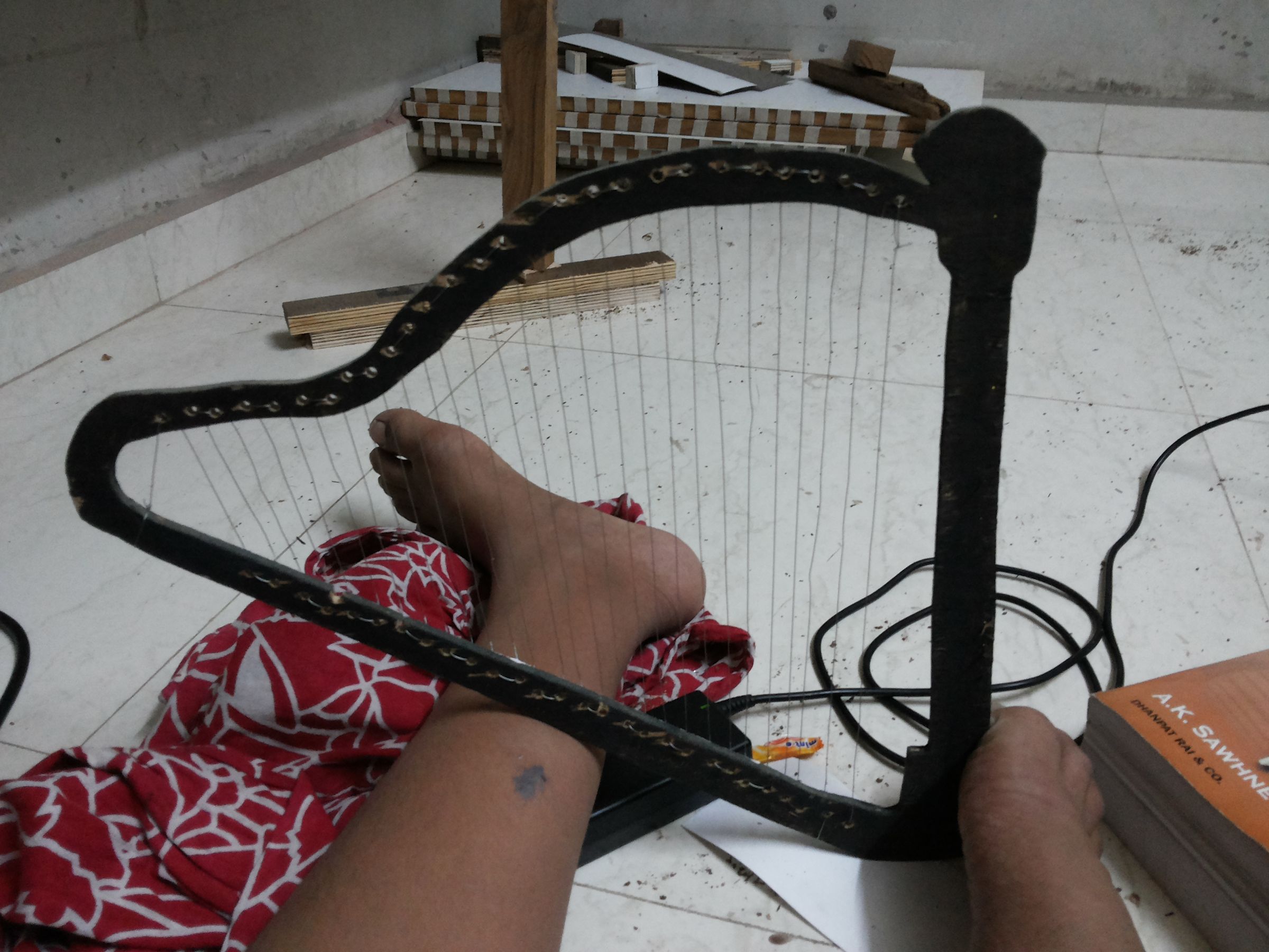 CONSTRUCT a HARP IN 6 EASY STEPS WITH PICTURE IN HOUSEHOLD THINGS : 6 ...