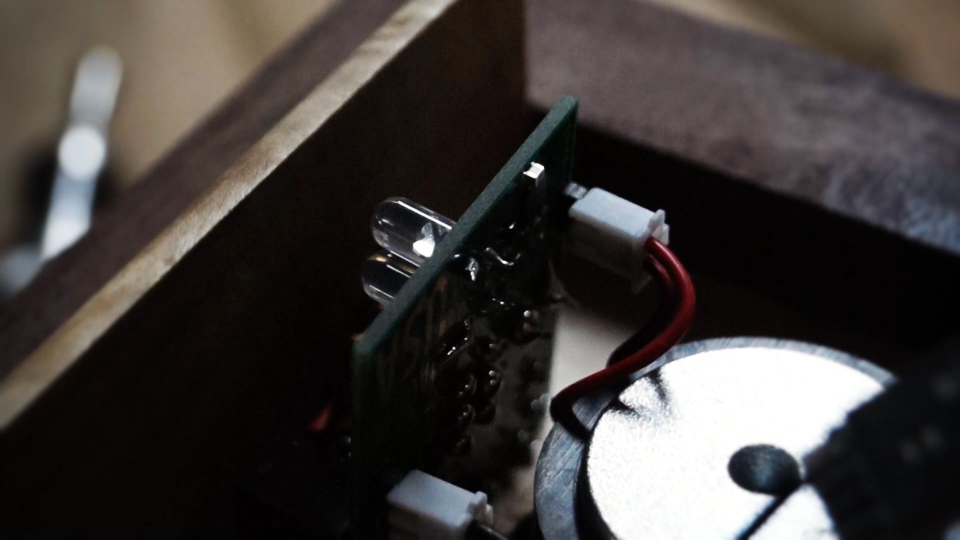 Make a Guitar/MP3 Player Amplifier From a TRASH AMPS Kit : 5 Steps ...