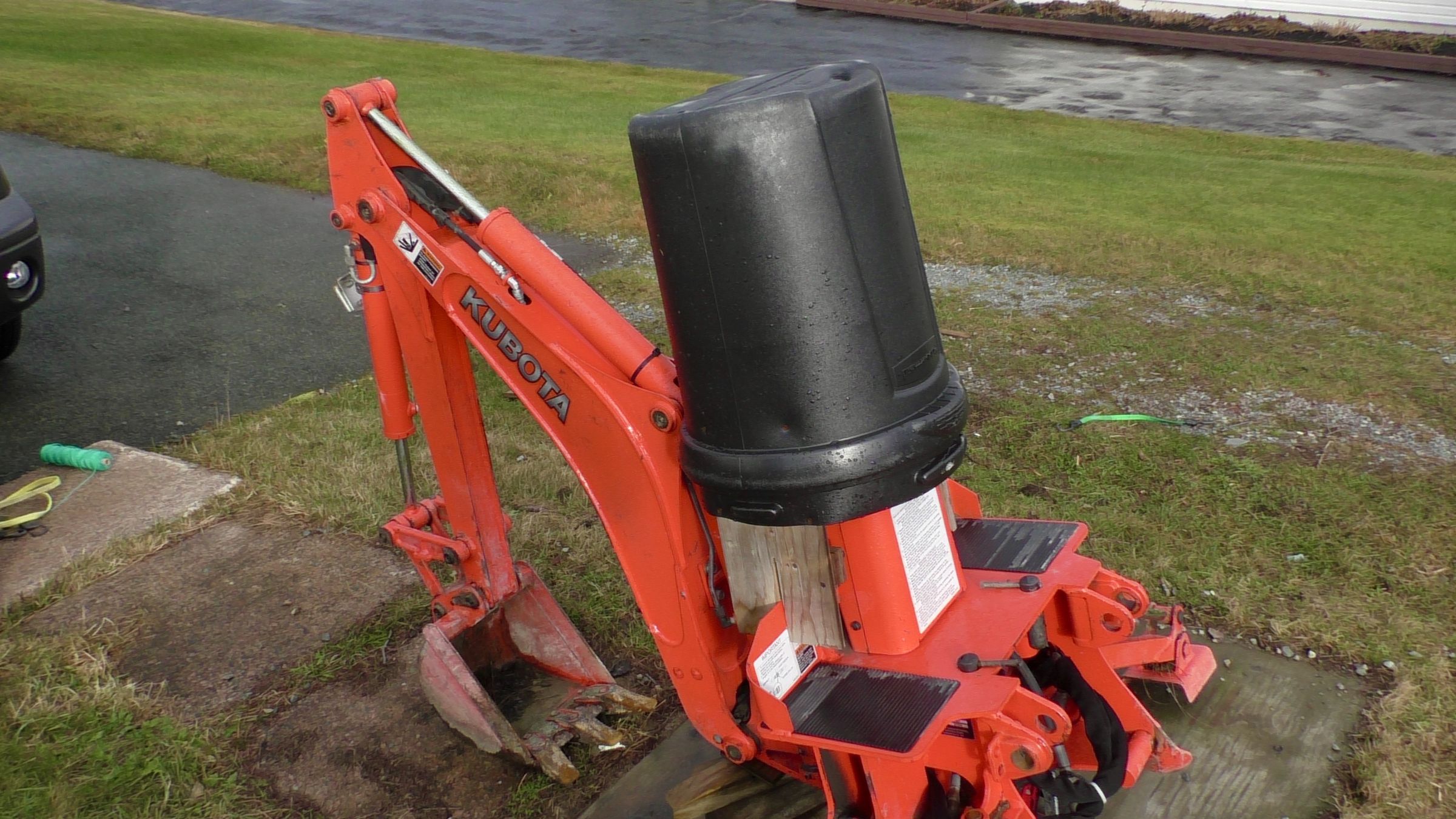 Kubota BX Removing the Backhoe : 5 Steps - Instructables