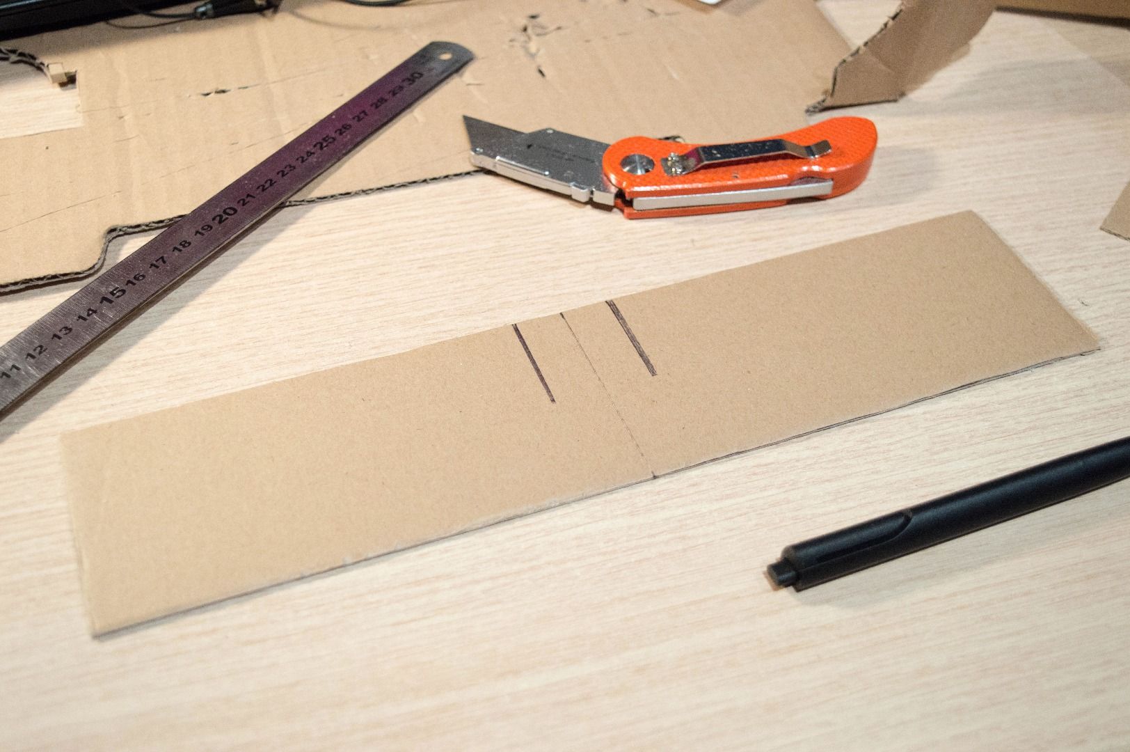 Cardboard Monitor Stand : 4 Steps (with Pictures) - Instructables