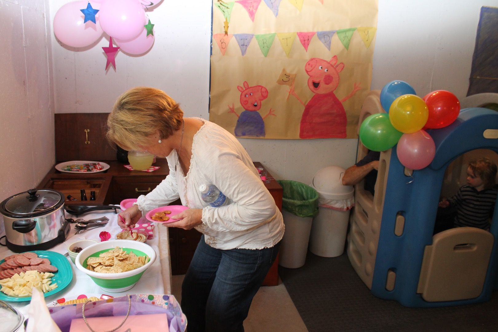Peppa Pig Party Basement Blast (Inexpensive!) : 6 Steps - Instructables