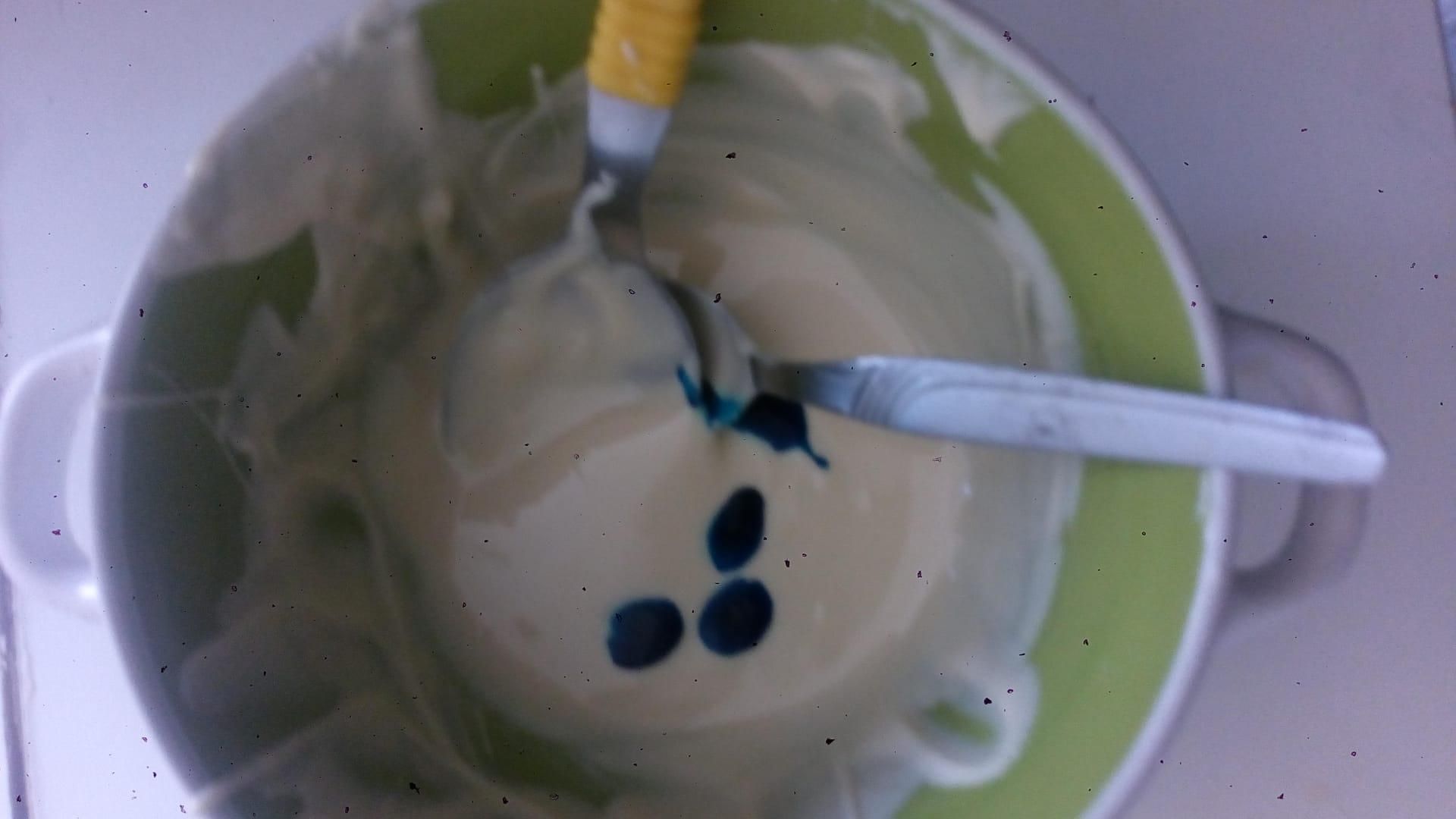Blue and White Bon Bons : 5 Steps - Instructables