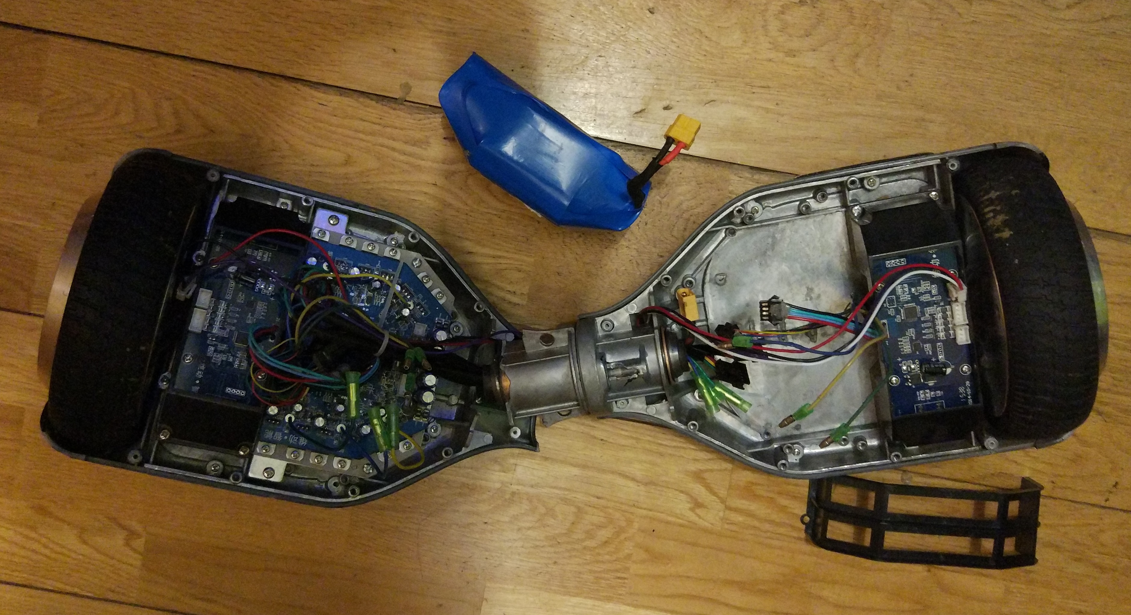 Turn a Broken Hoverboard Into a Vertical Wind Turbine EN/FR Transformer Un Hoverboard Cassé En ...