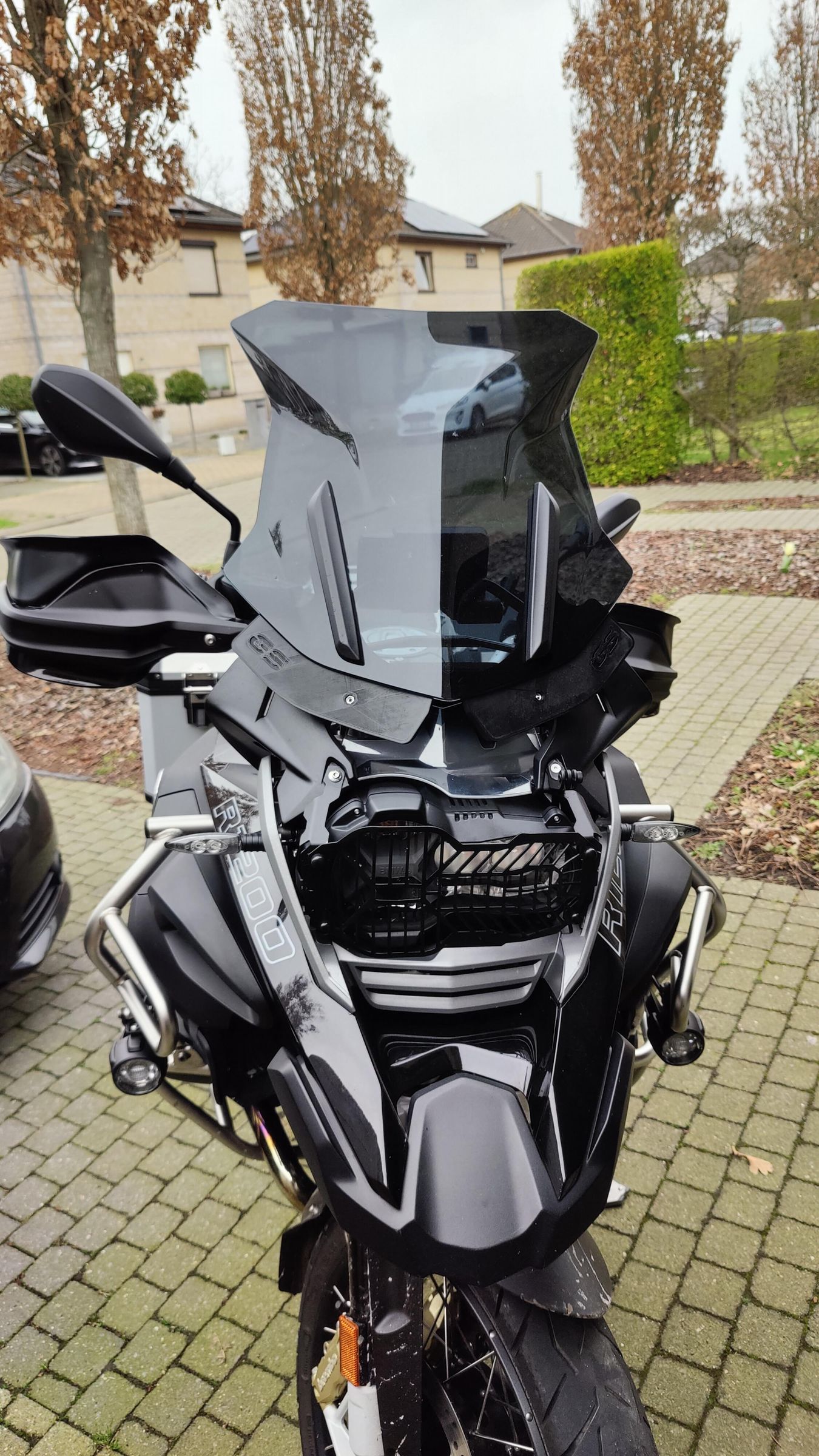 BMW Windscreen Extension : 5 Steps - Instructables