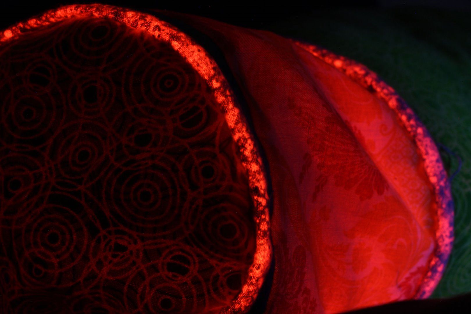 Glowing EL-Wire Pillow Bolster : 7 Steps (with Pictures) - Instructables