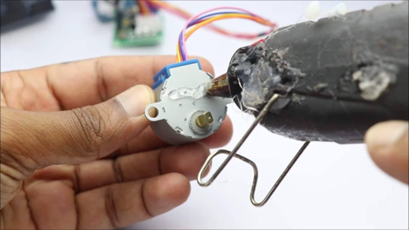 How to Make Arduino Powered Fish Feeder : 6 Steps (with Pictures ...