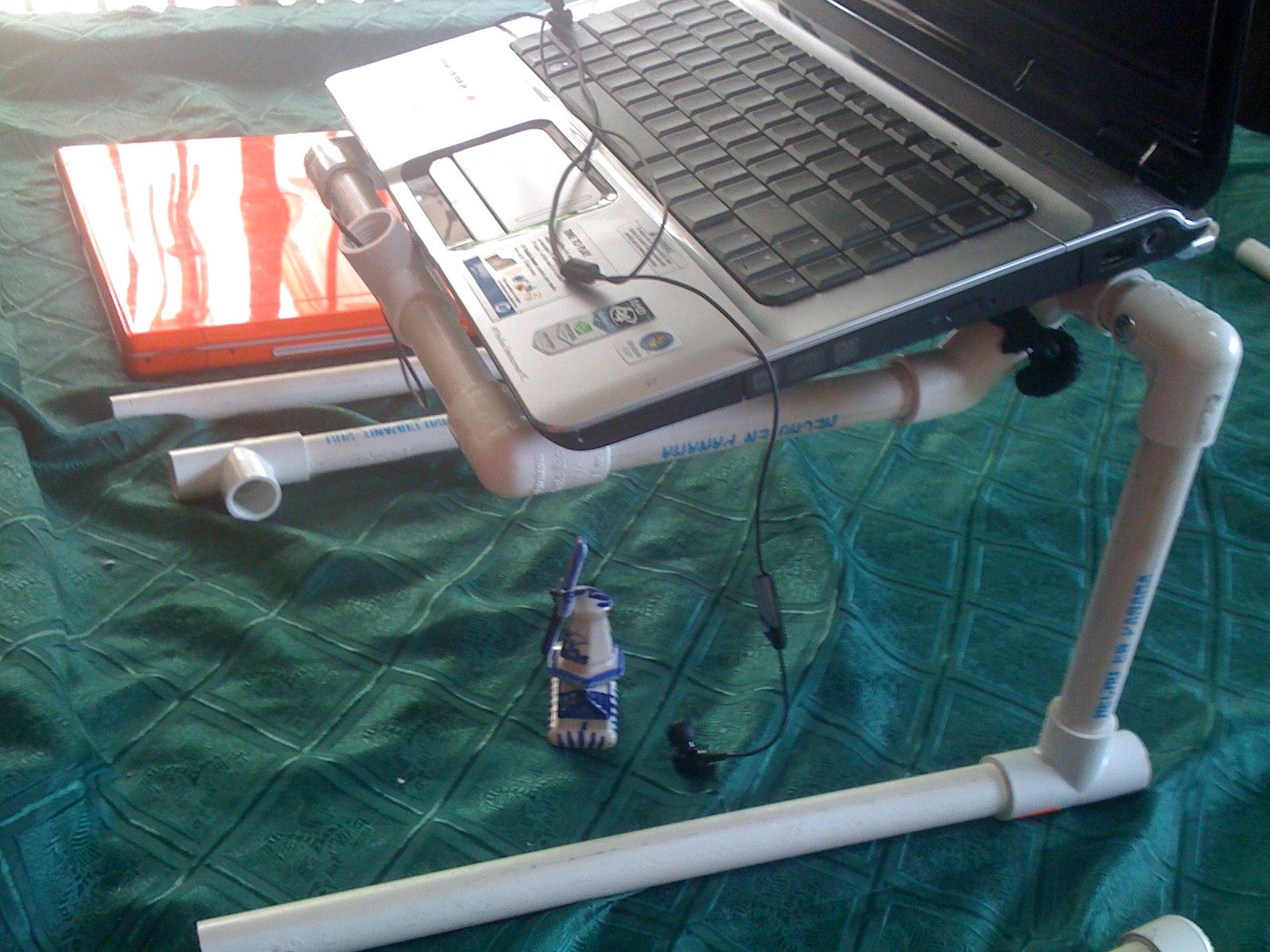 Laptop STAND PVC Table : 12 Steps - Instructables