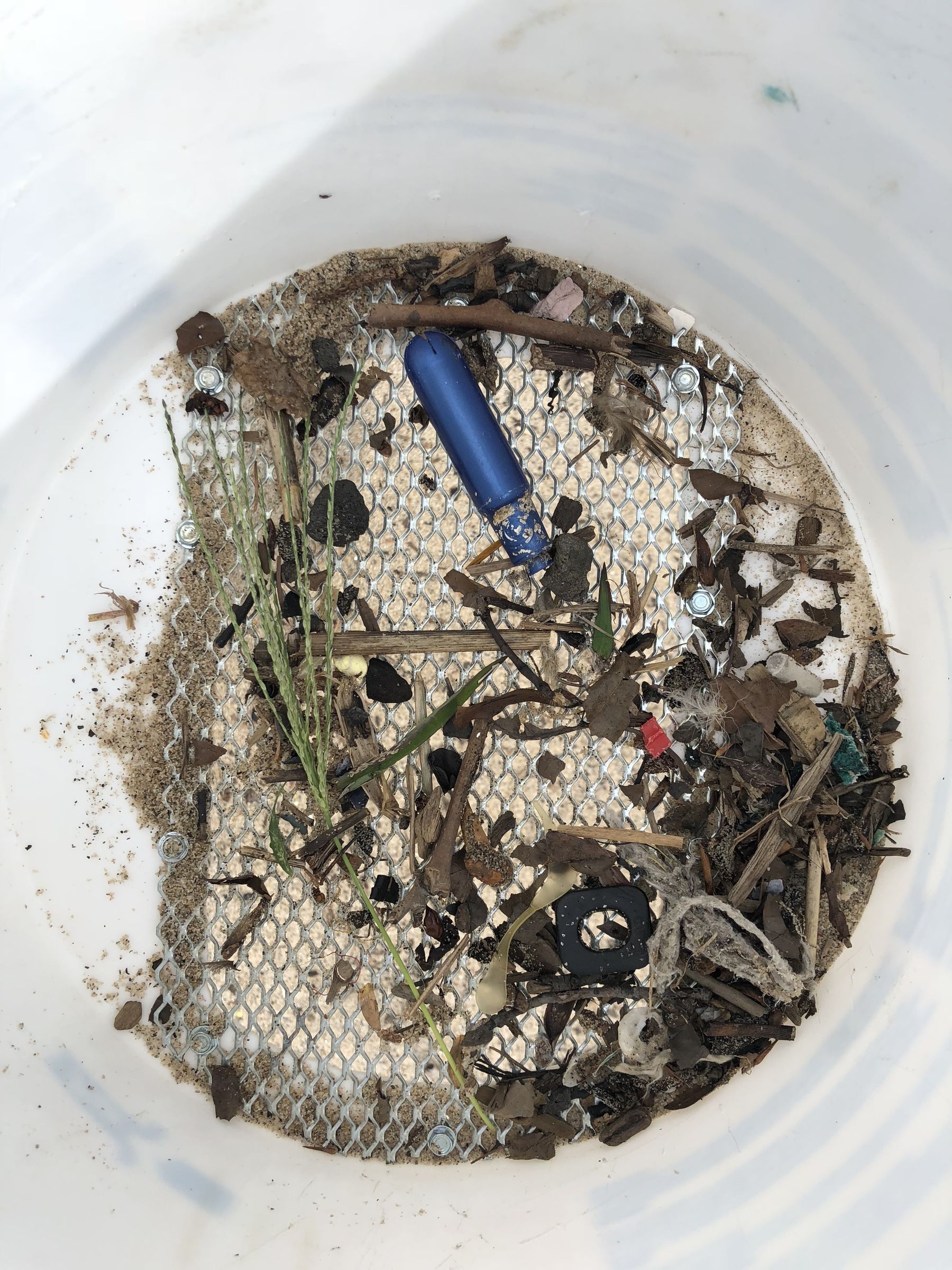 Bucket Sifter for Beach Cleanups : 8 Steps (with Pictures) - Instructables