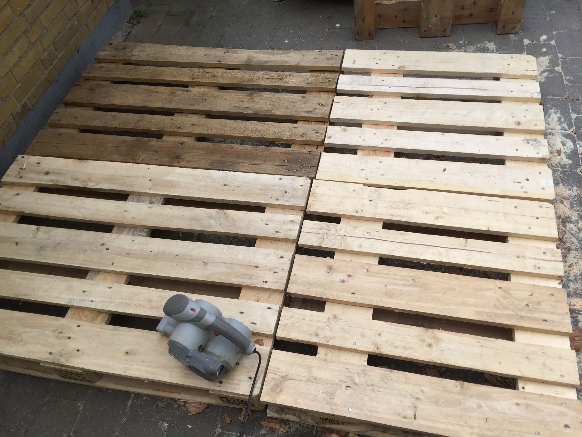 Simple, Elegant Pallet Bed : 6 Steps (with Pictures) - Instructables