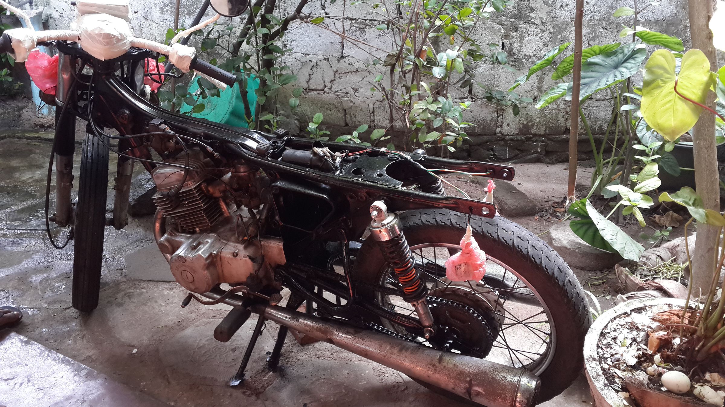 Old Cd125 Benly Transforming to a Cafe Racer : 5 Steps - Instructables