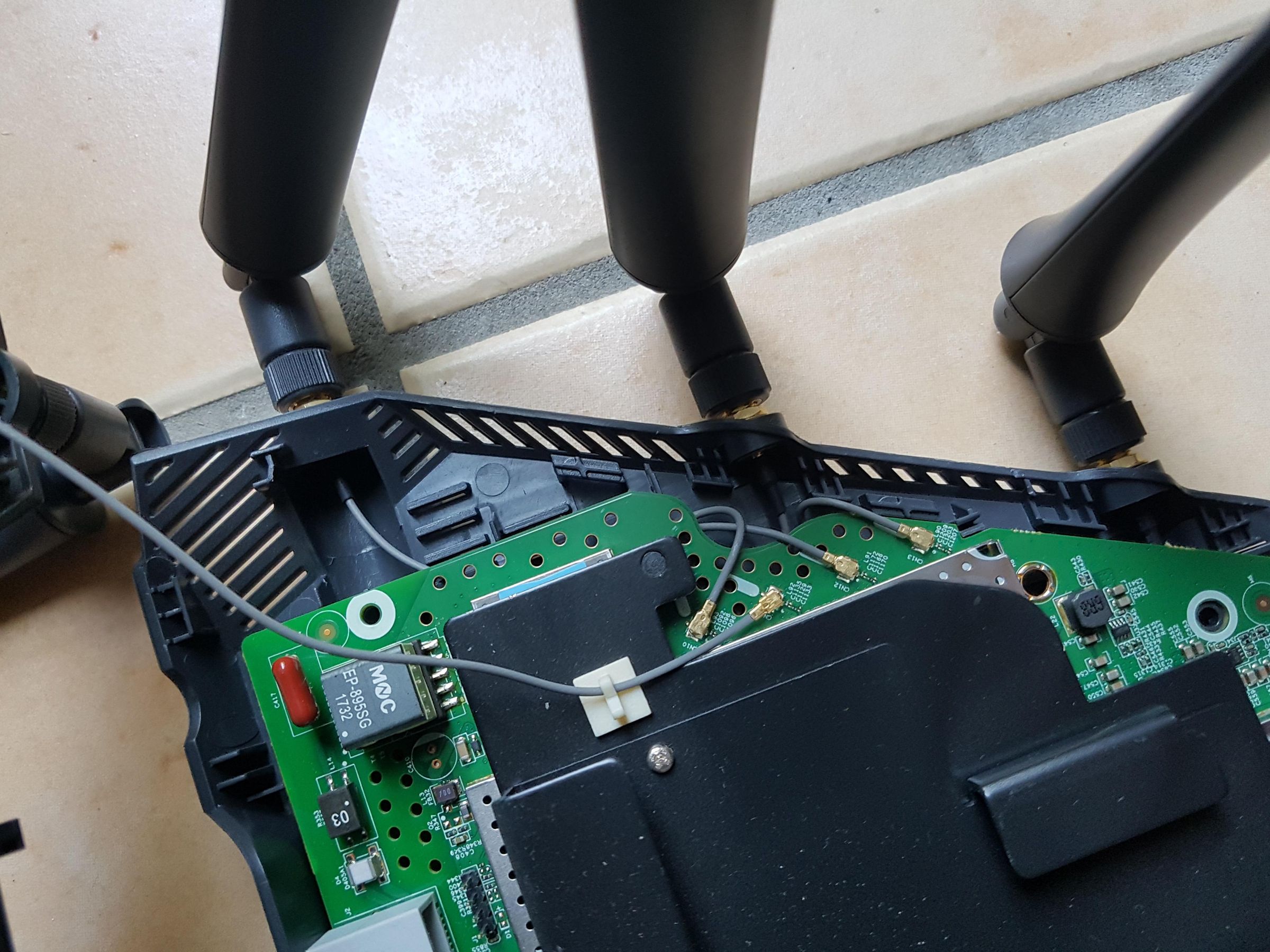 Disassemble and Mod the D-Link DSL-5300 COBRA AC5300 Wave 2 MU-MIMO Wi ...