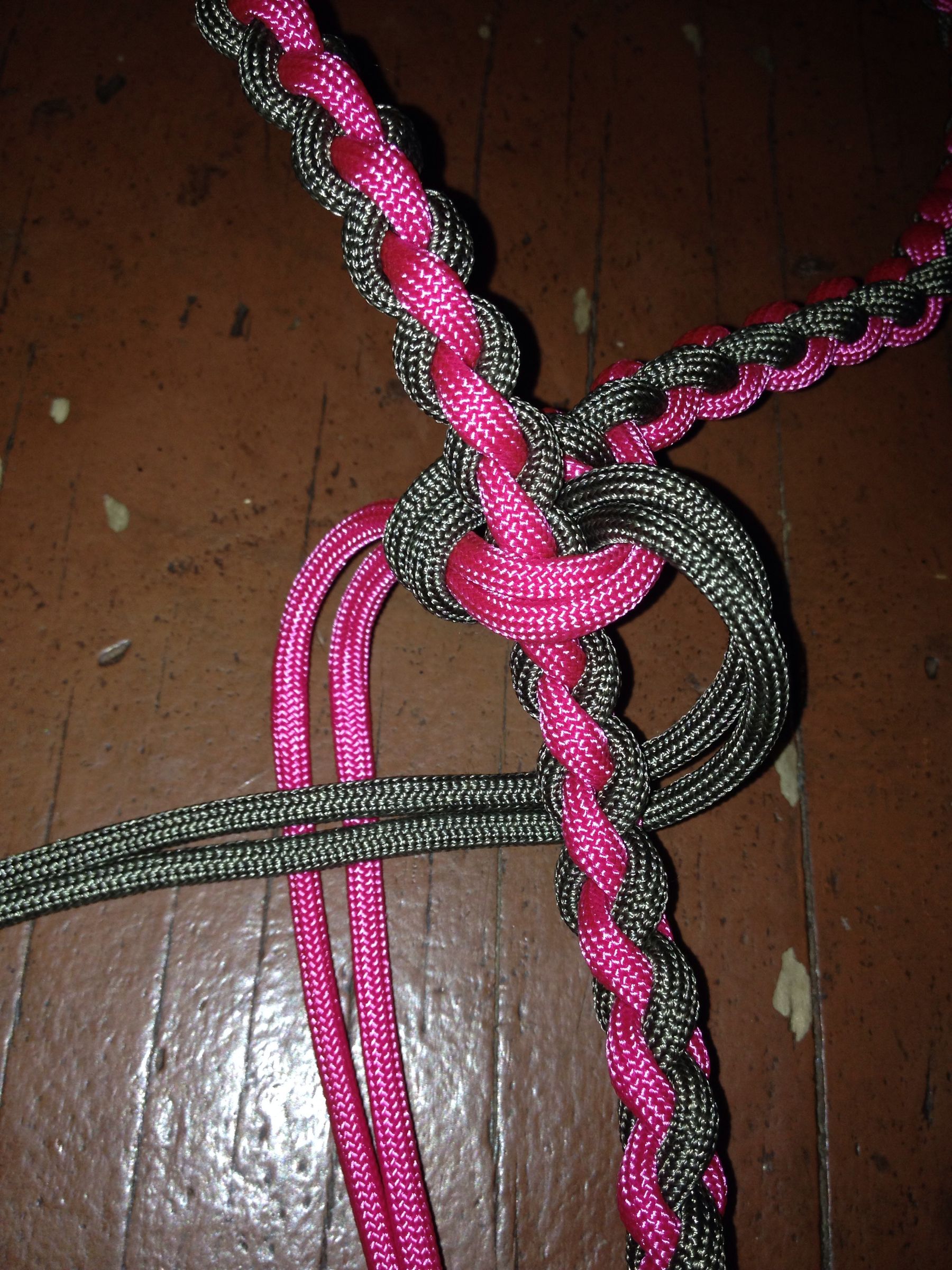 Adjustable Paracord Lanyard : 7 Steps - Instructables