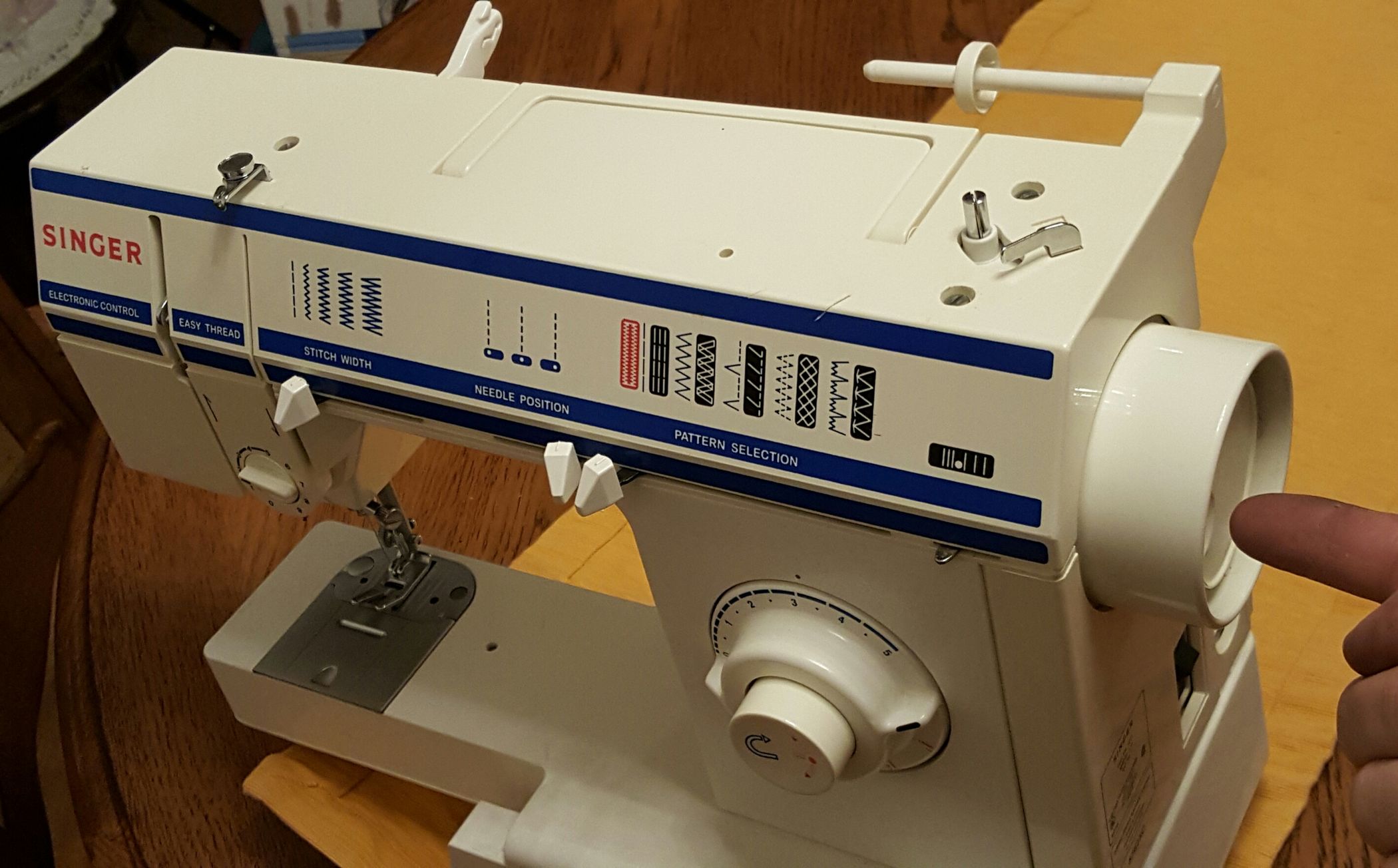 Repair a Broken Singer 57825C Handwheel Clutch Plate. : 13 Steps (with ...