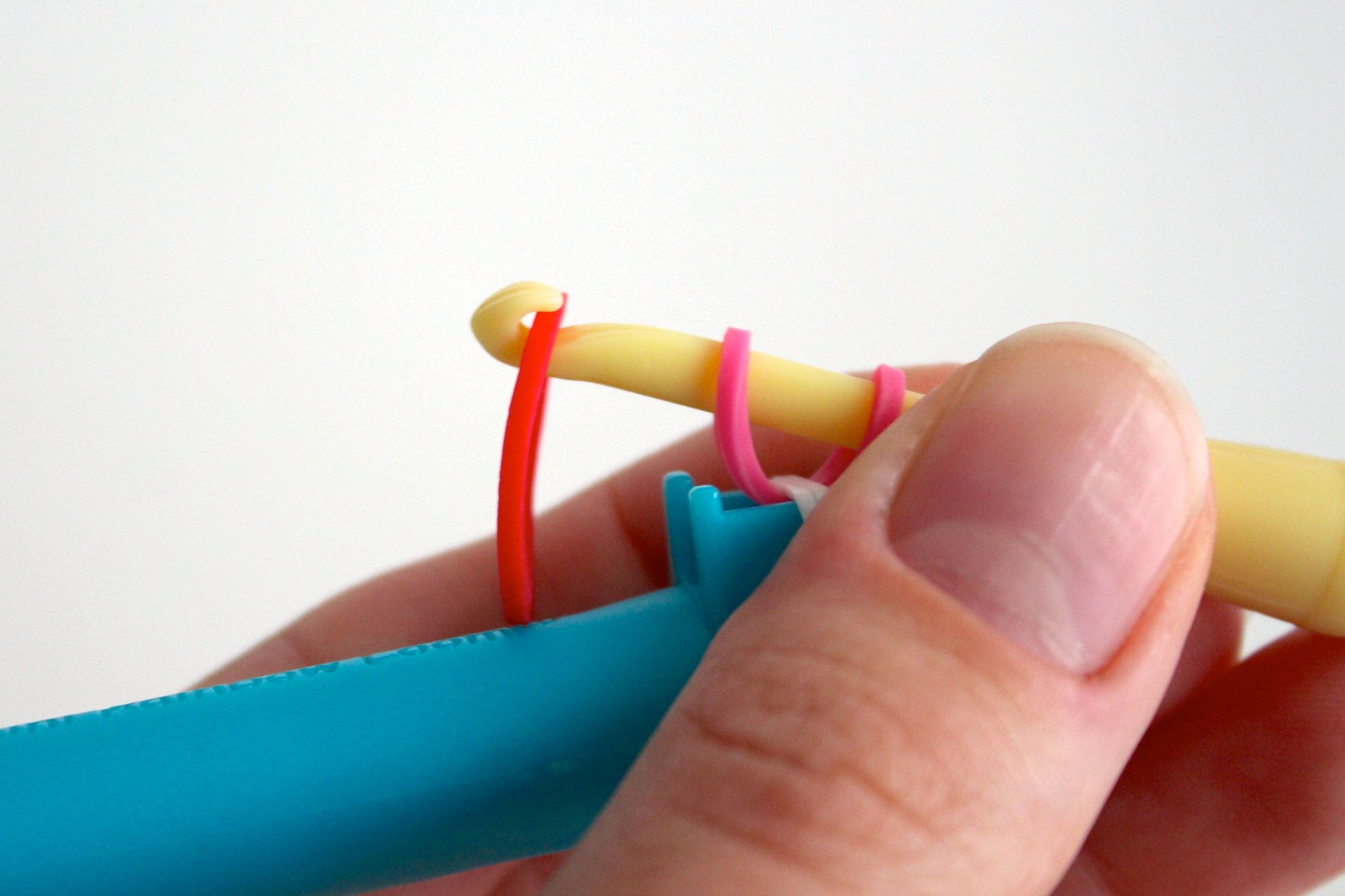 How to Use the Mini Rainbow Loom : 5 Steps (with Pictures) - Instructables