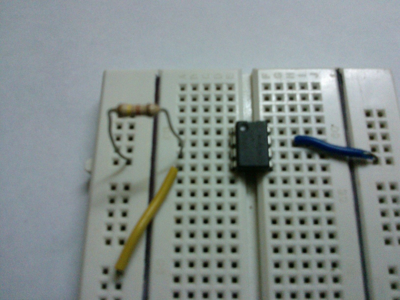 DARK/LIGHT SENSOR BASED ON the LM741 Opamp : 4 Steps - Instructables