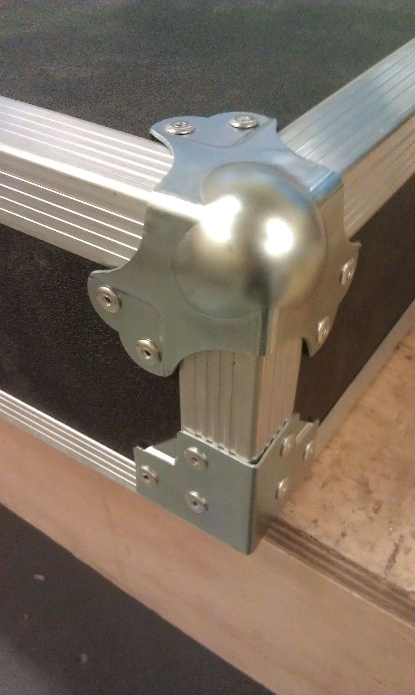 Road Case : 8 Steps - Instructables