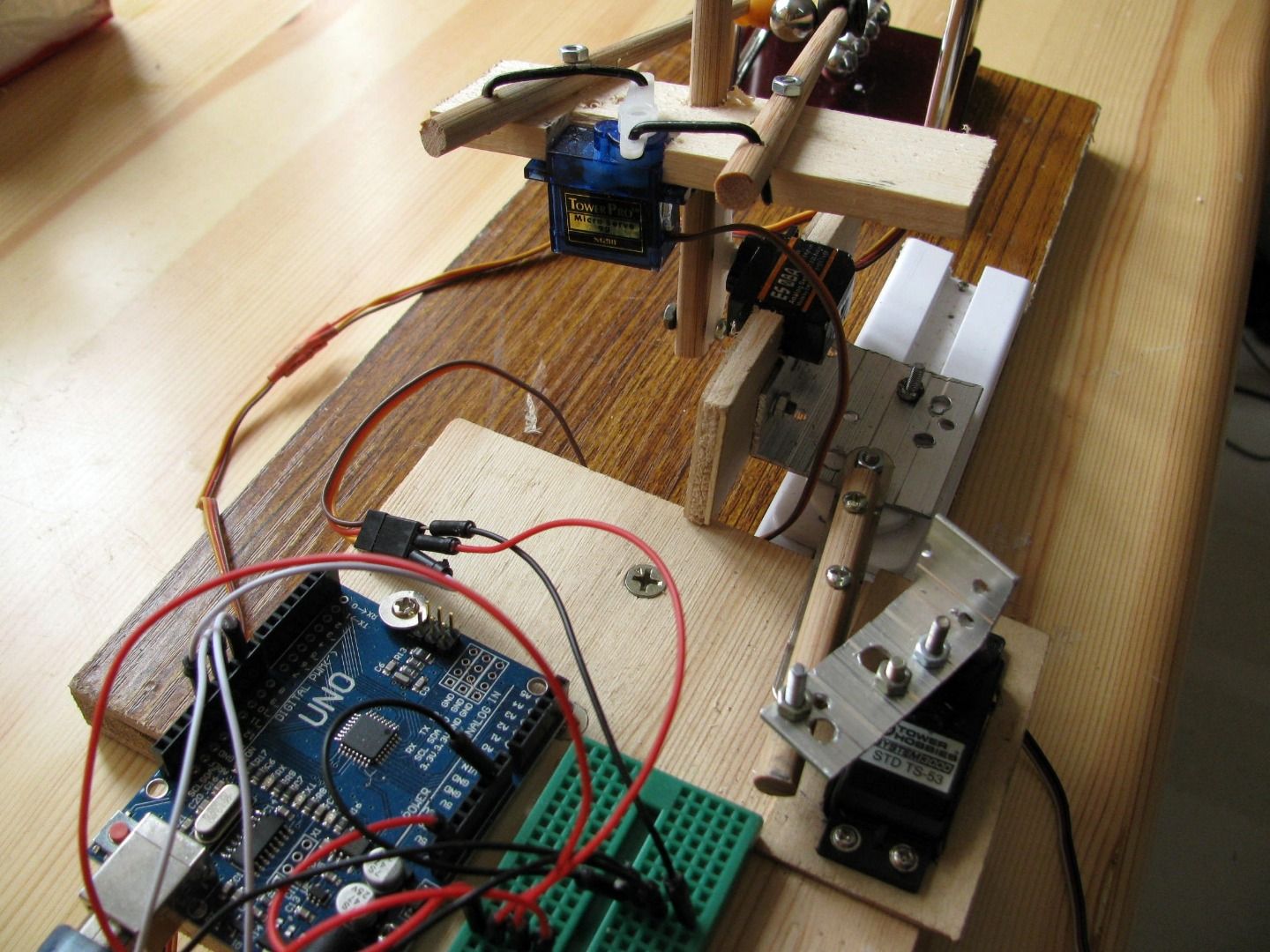 Robotic Newton's Cradle : 4 Steps - Instructables