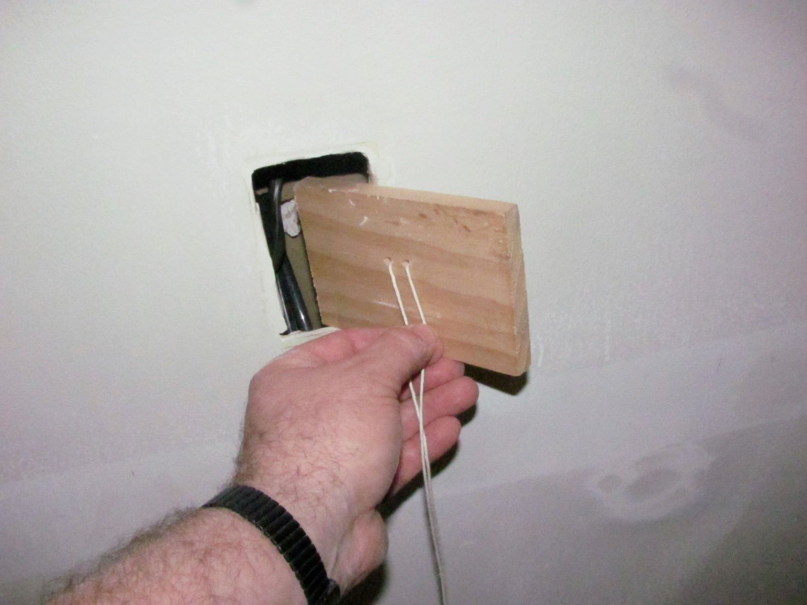 Fix a Hole in Drywall (Sheetrock) : 6 Steps (with Pictures) - Instructables