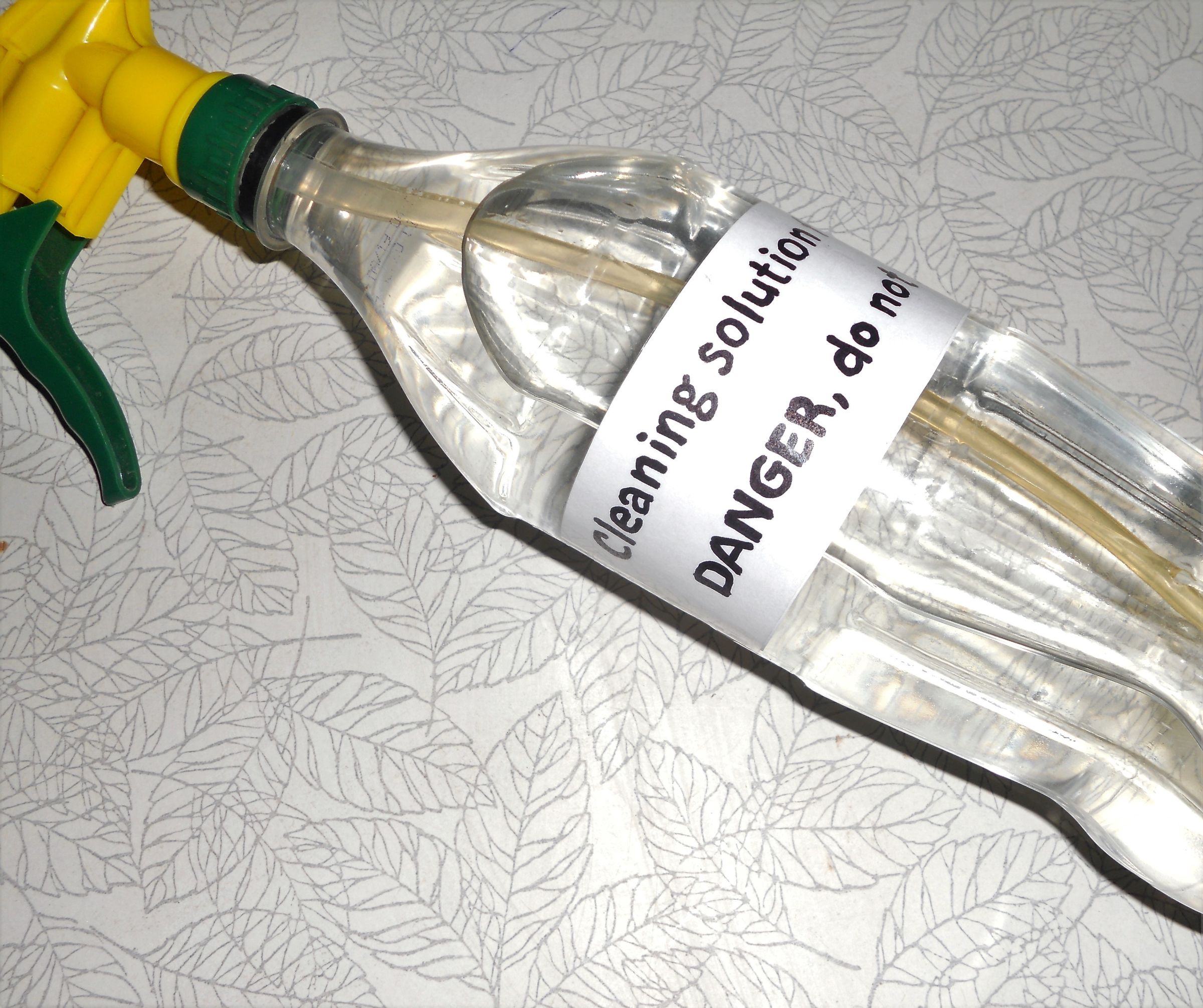 How to Make Glass Surfaces Clean and Shiny Fast, Easily and ...