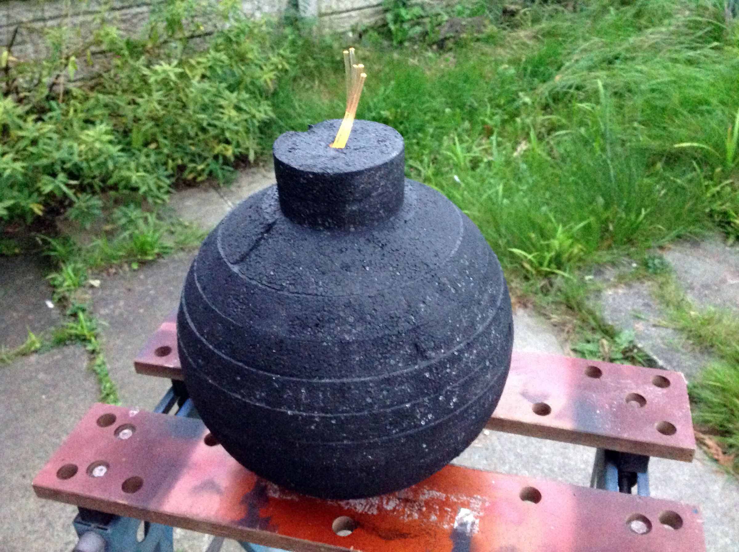 Cartoon Bomb With Illuminating Fuse : 4 Steps (with Pictures ...