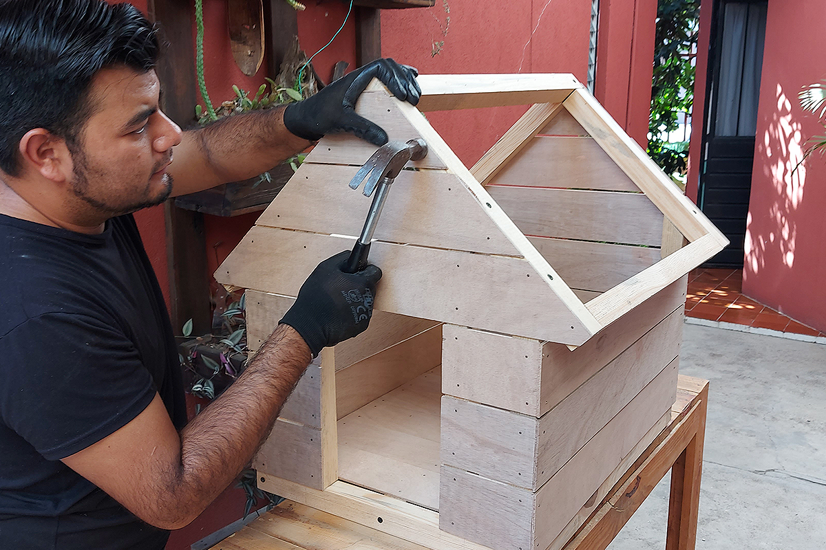 #DIY How to Build a Small Dog House : 5 Steps - Instructables