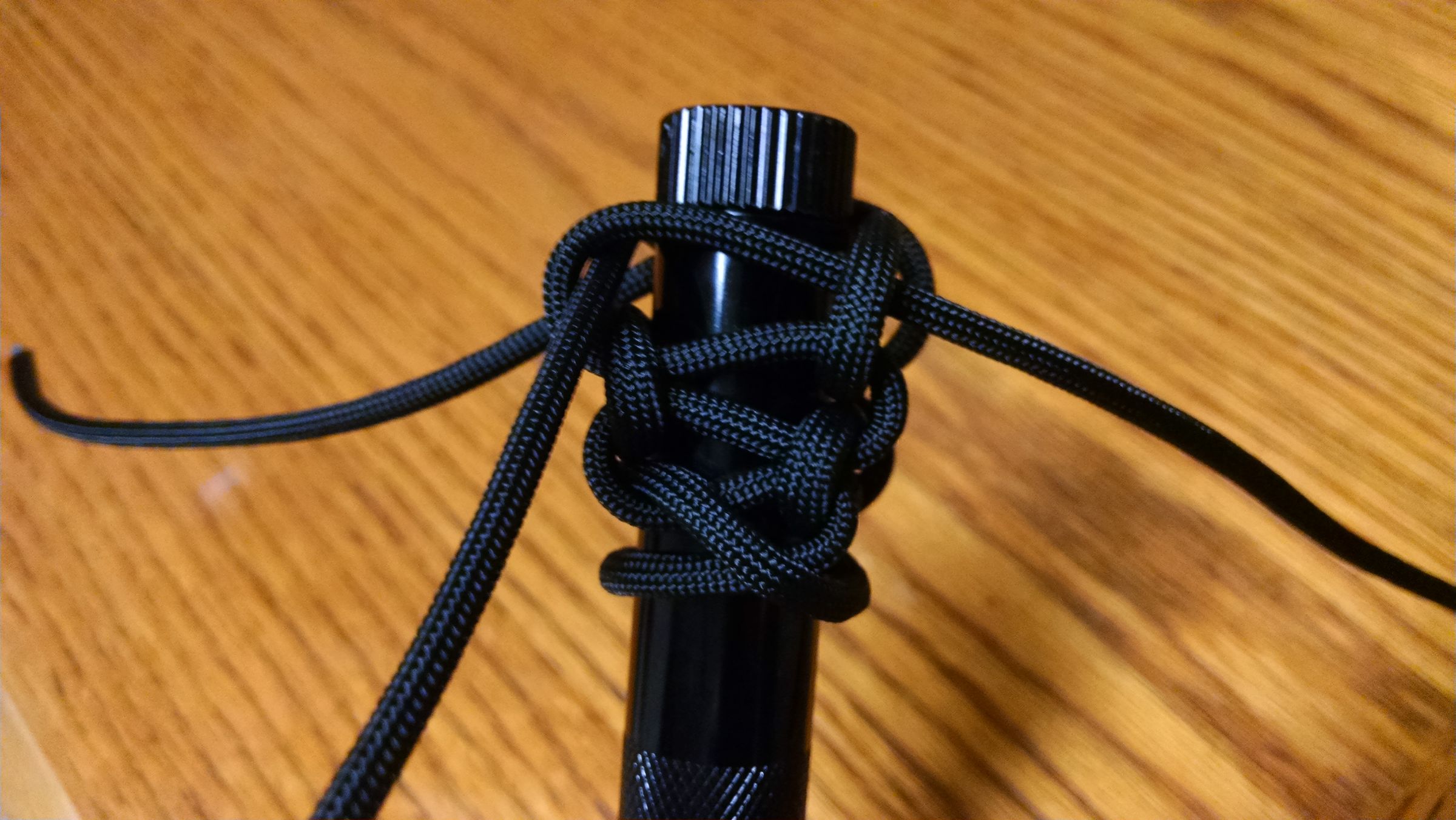 Paracord Flashlight Grip. : 5 Steps (with Pictures) - Instructables