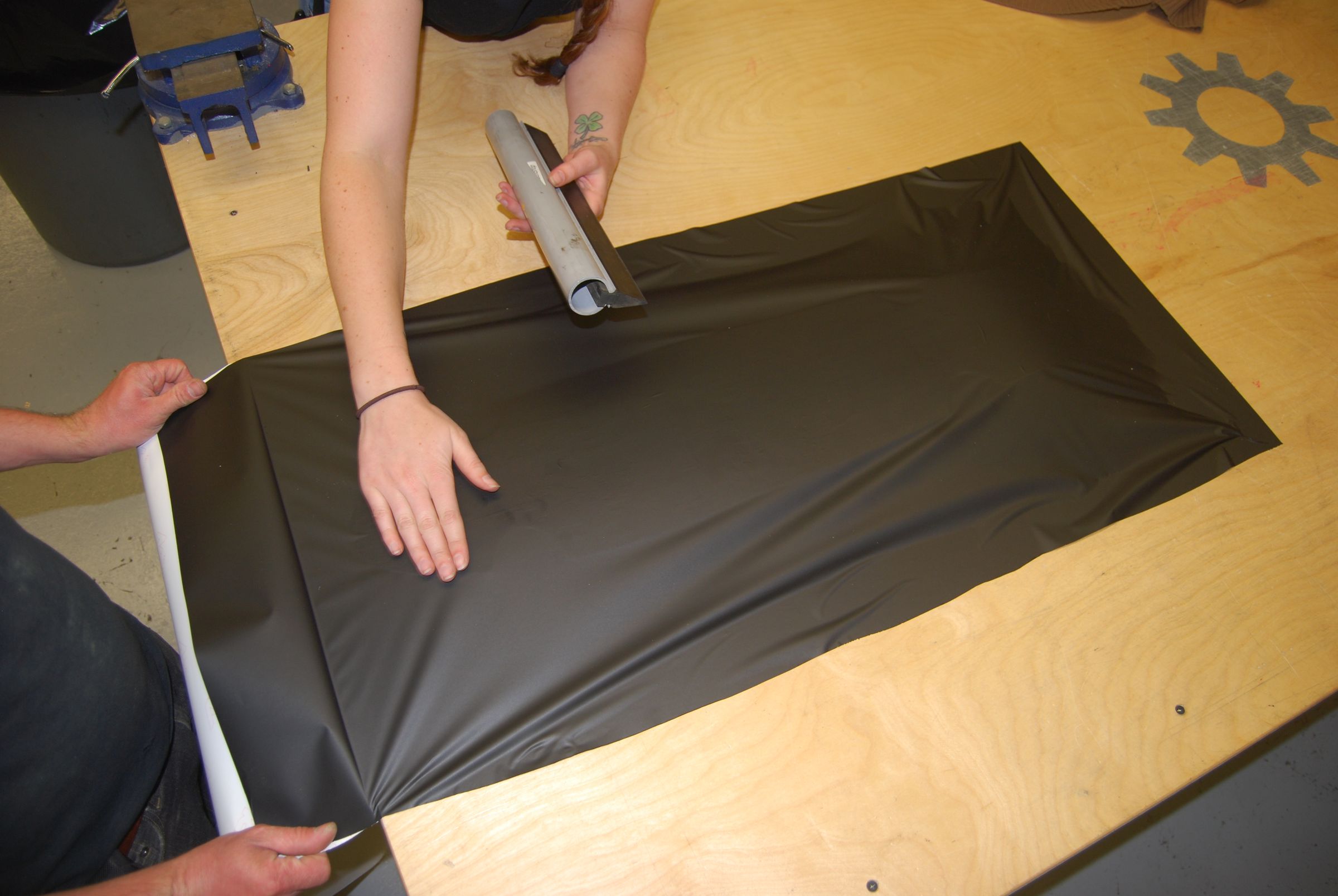 Applying Vinyl to Curved Surfaces : 4 Steps (with Pictures) - Instructables