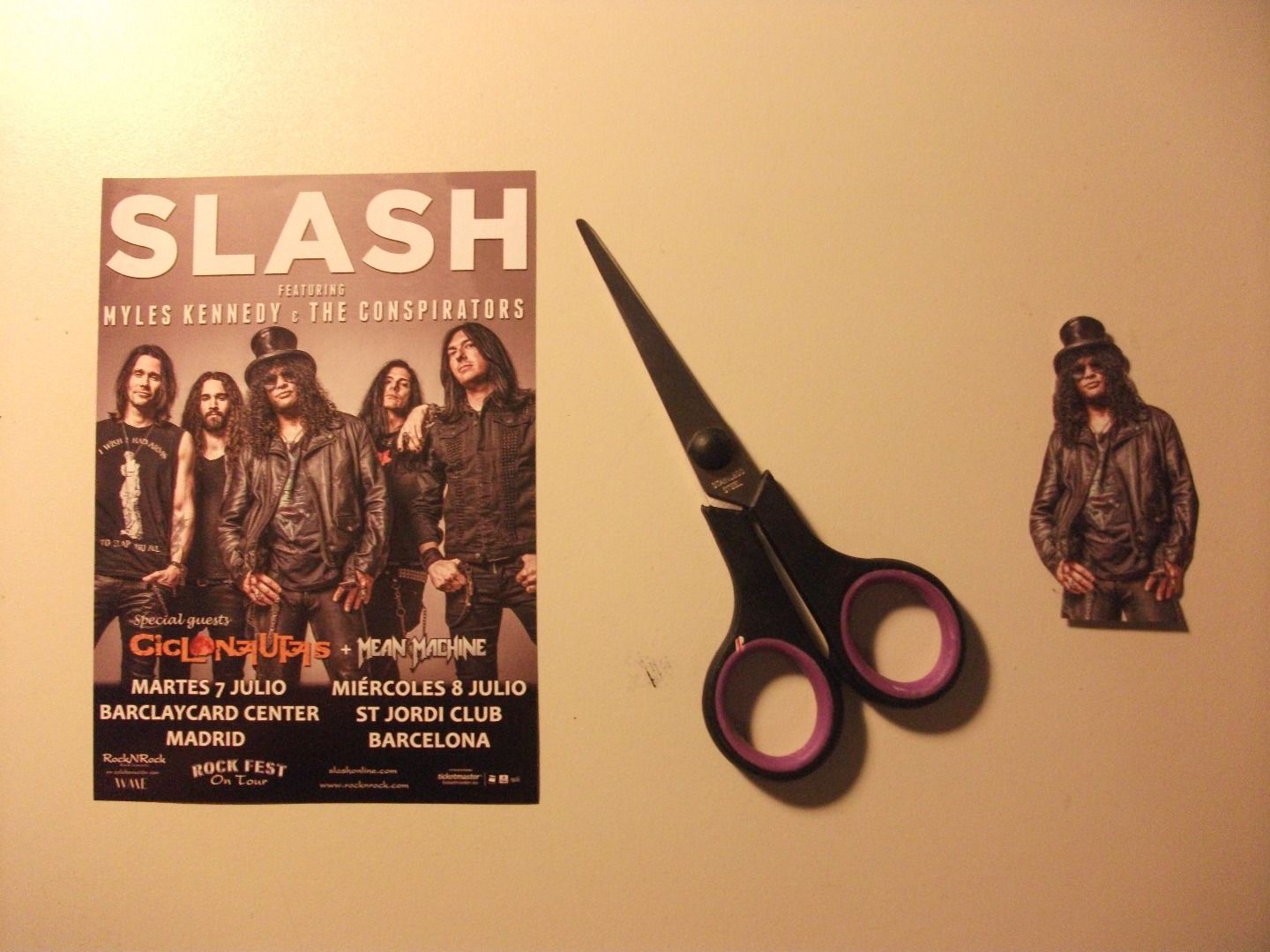 Bookmark From Flyers : 8 Steps - Instructables