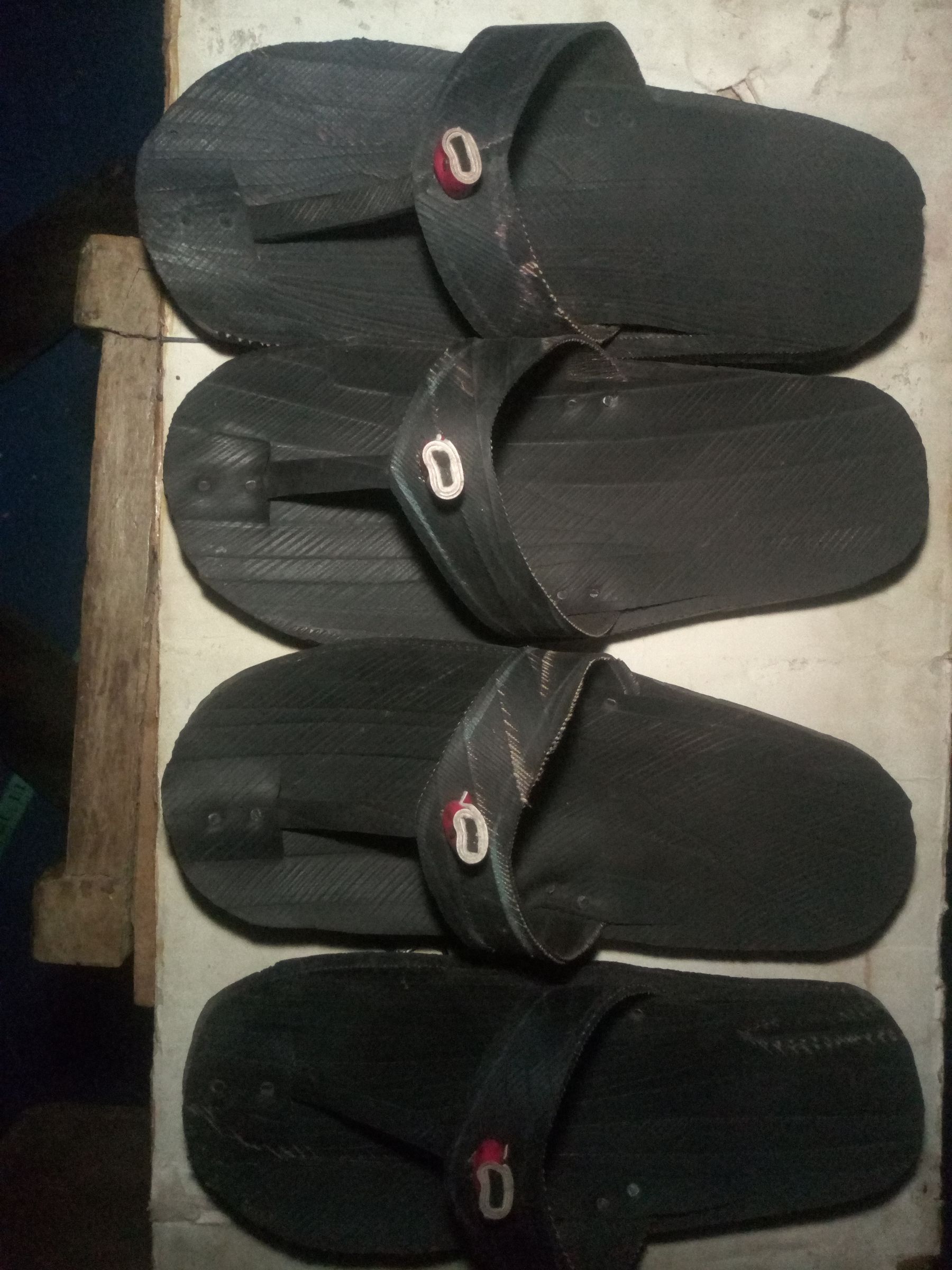 Make Your Slippers Out of Used Tire : 5 Steps - Instructables