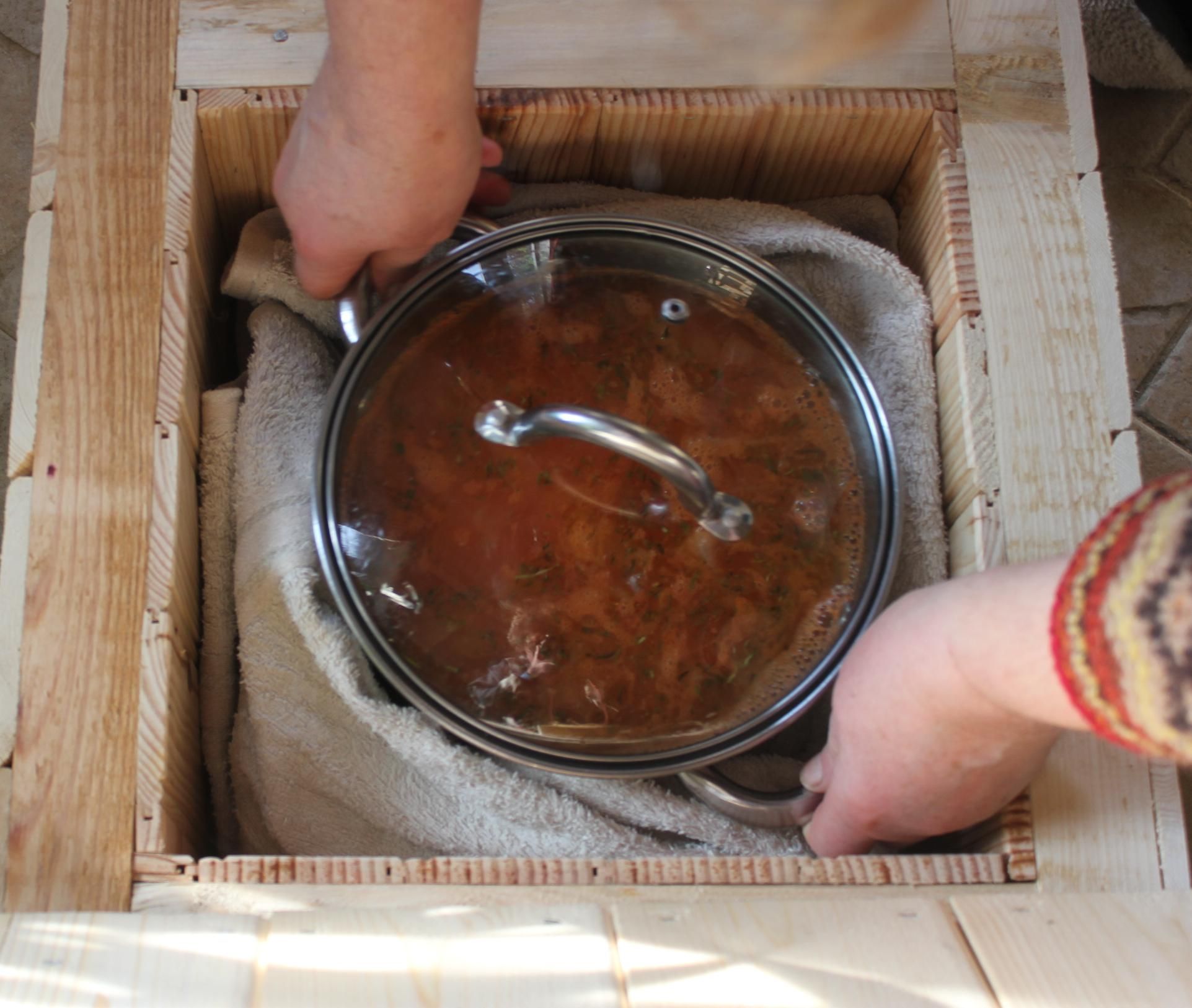 Make a Wooden Fuelless Cooker or Hay-box Using Scrap Wood and Hemp Wool ...