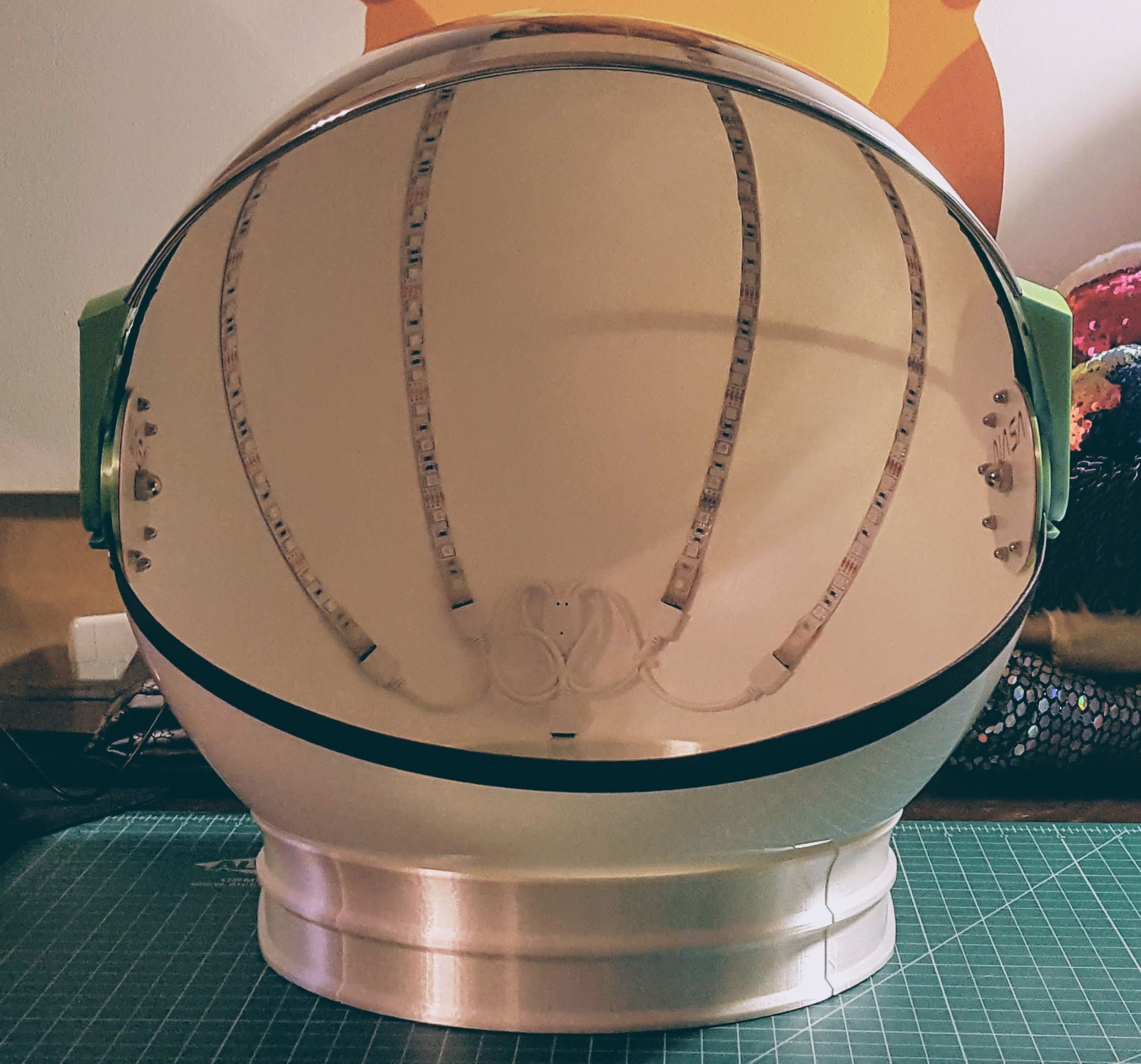 LED Space Helmet - 2019 Update : 8 Steps (with Pictures) - Instructables