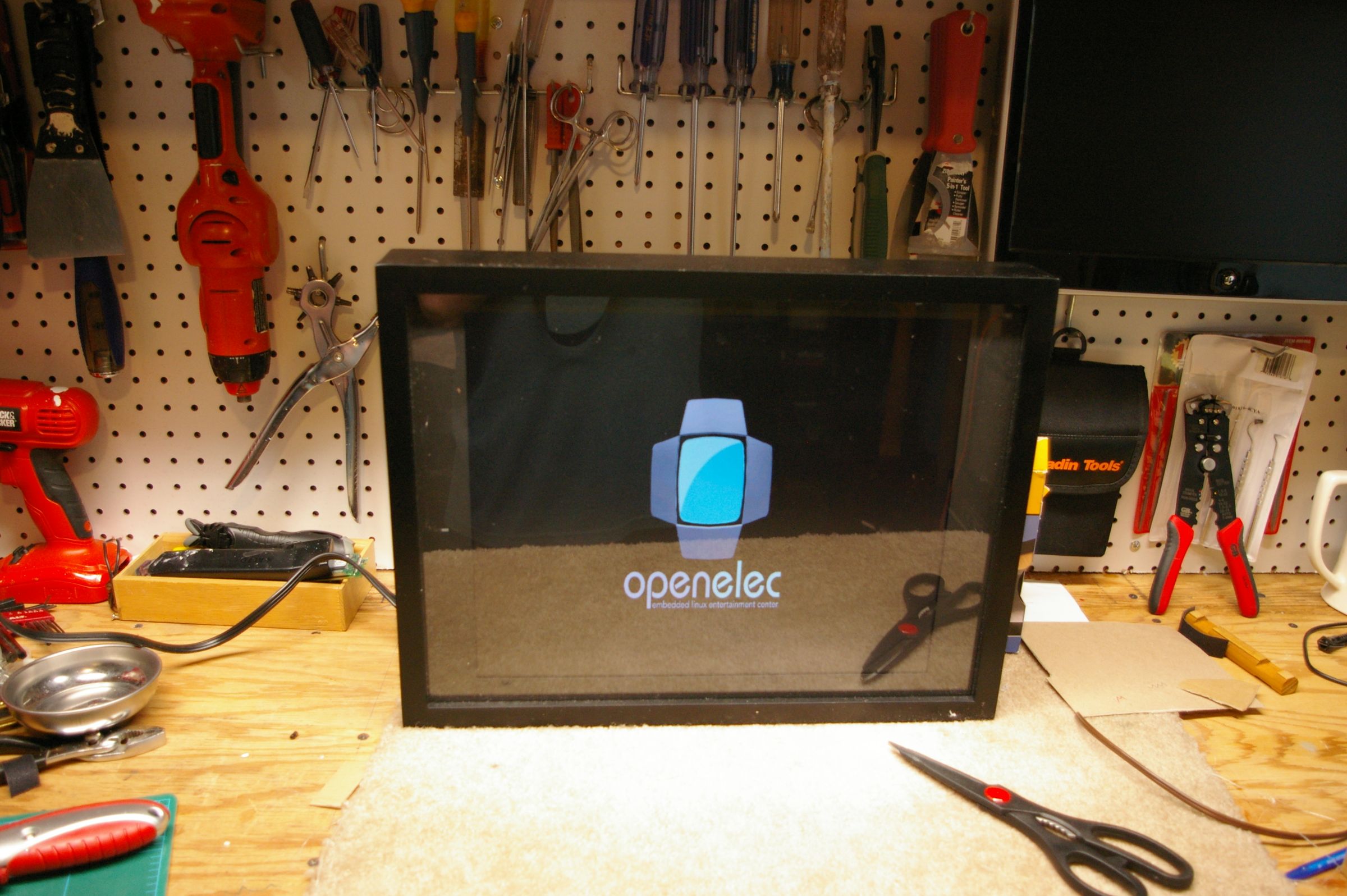 Wireless Raspberry Pi Digital Picture Frame in a Shadow Box : 10 Steps ...