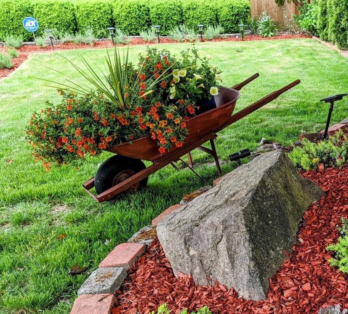 Wheelbarrow Planter : 5 Steps (with Pictures) - Instructables
