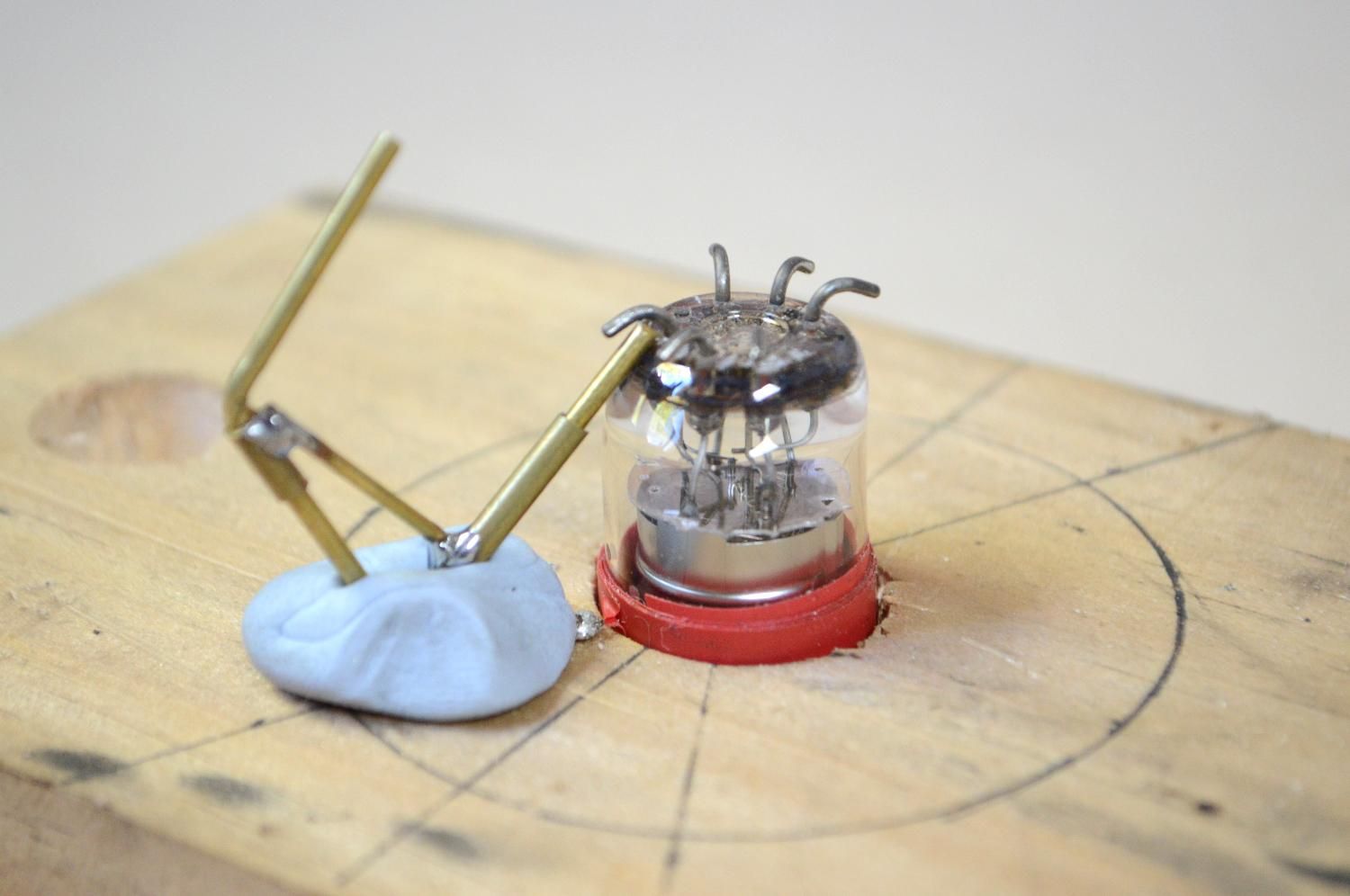 Make a Mechanical Bug From a Vacuum Tube : 8 Steps (with Pictures ...