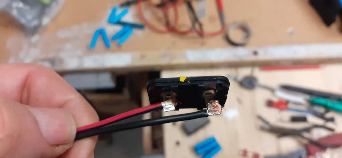 Replacing Normal Batteries With 18650 Rechargeable Batteries : 6 Steps ...