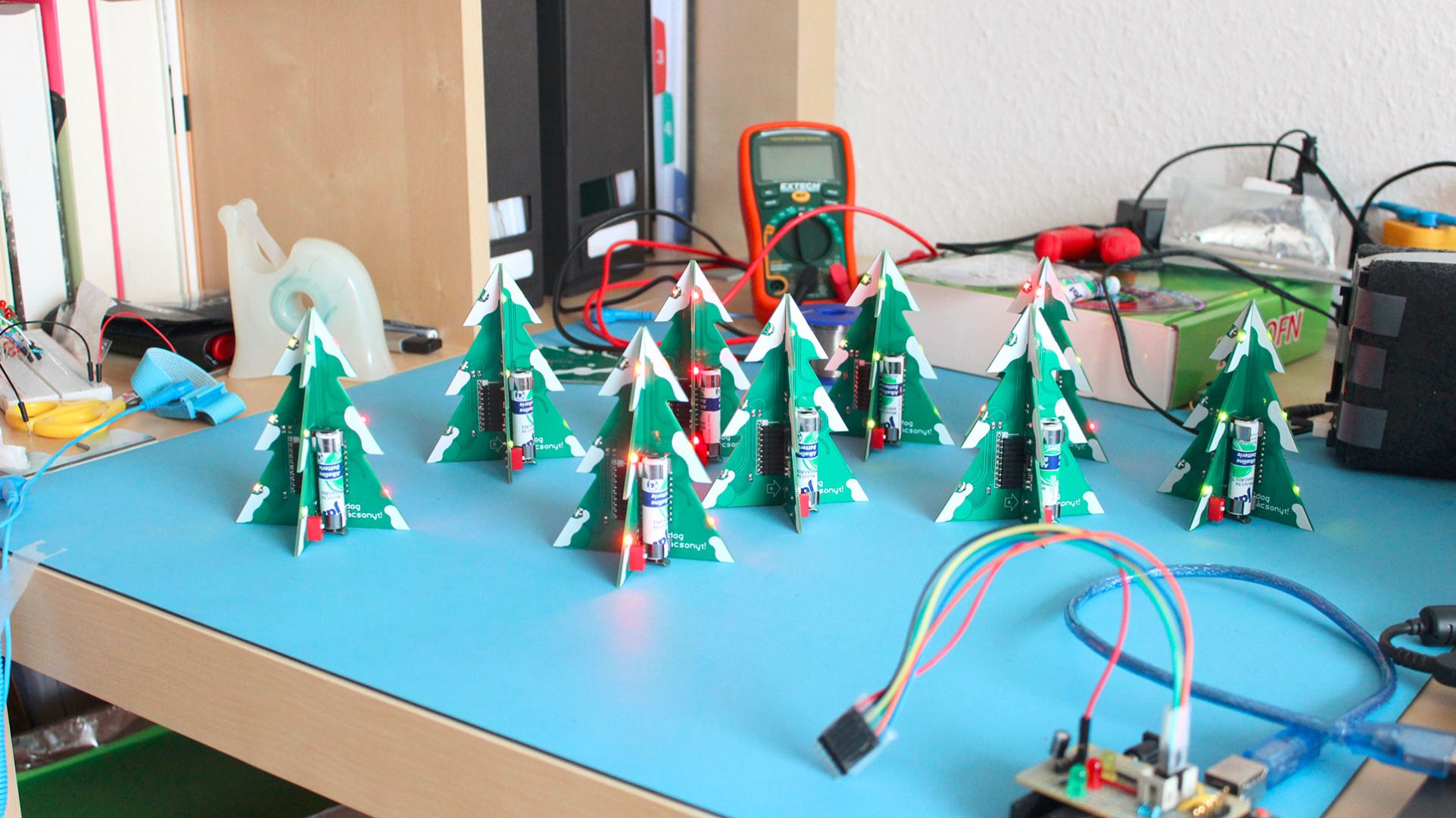 $1 PCB Christmas Tree : 7 Steps (with Pictures) - Instructables