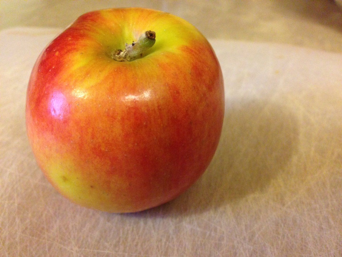 Split an Apple With One Finger! : 3 Steps - Instructables