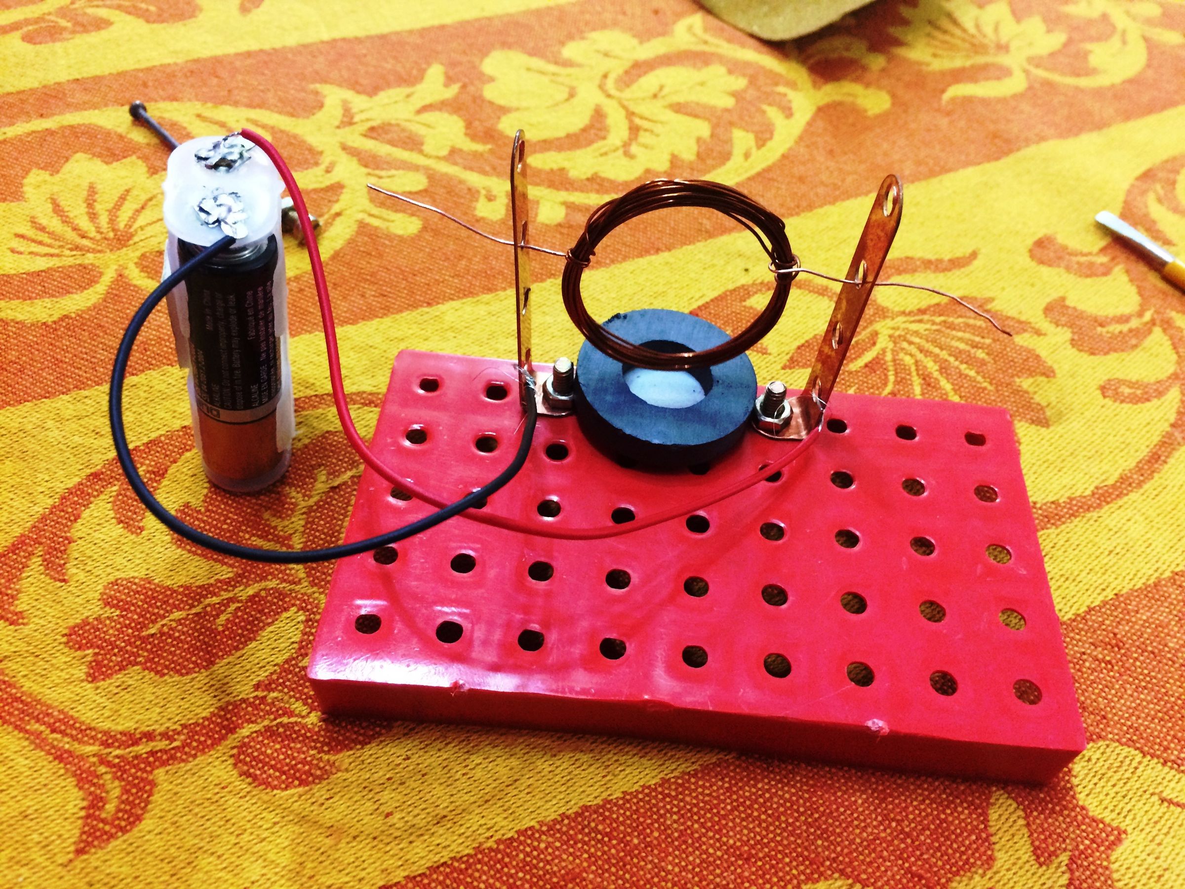 How DC Motor Works? Simple DC Motor : 4 Steps - Instructables