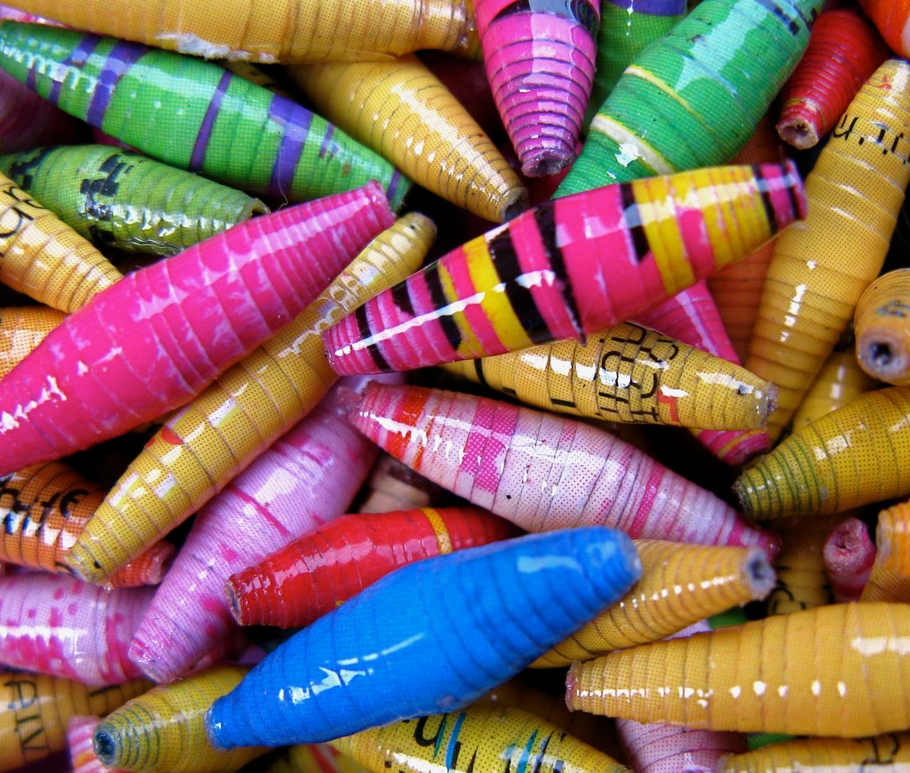 How to Make a Paper Bead Necklace : 10 Steps - Instructables