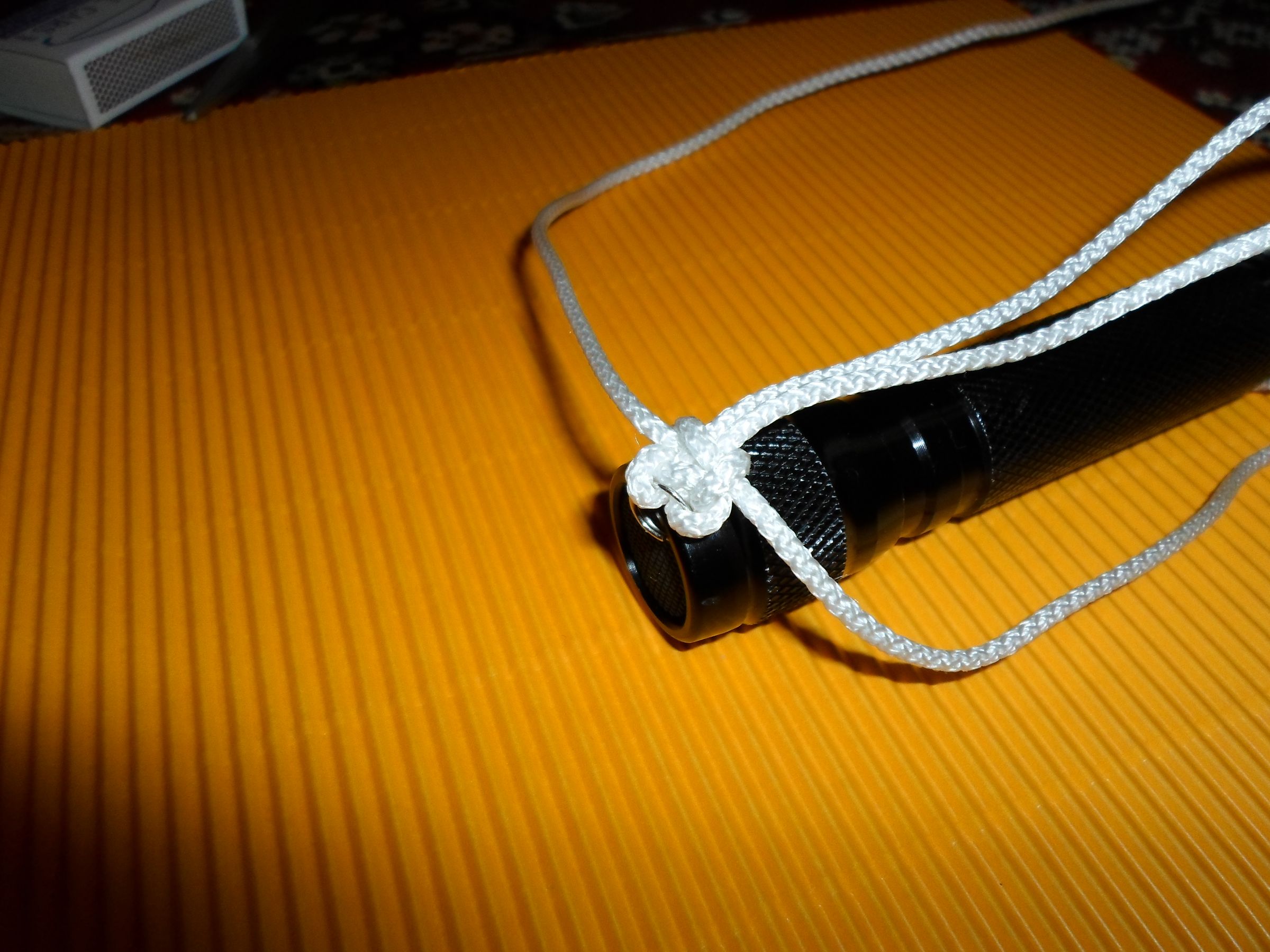 Flashlight Paracord Strap - Instructables